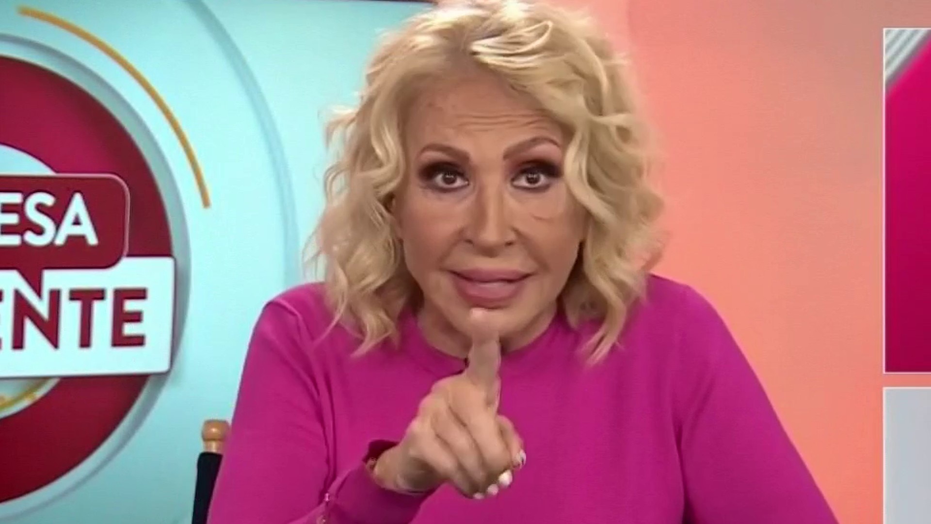 Watch La Mesa Caliente Episode: Laura Bozzo está que arde - NBC.com