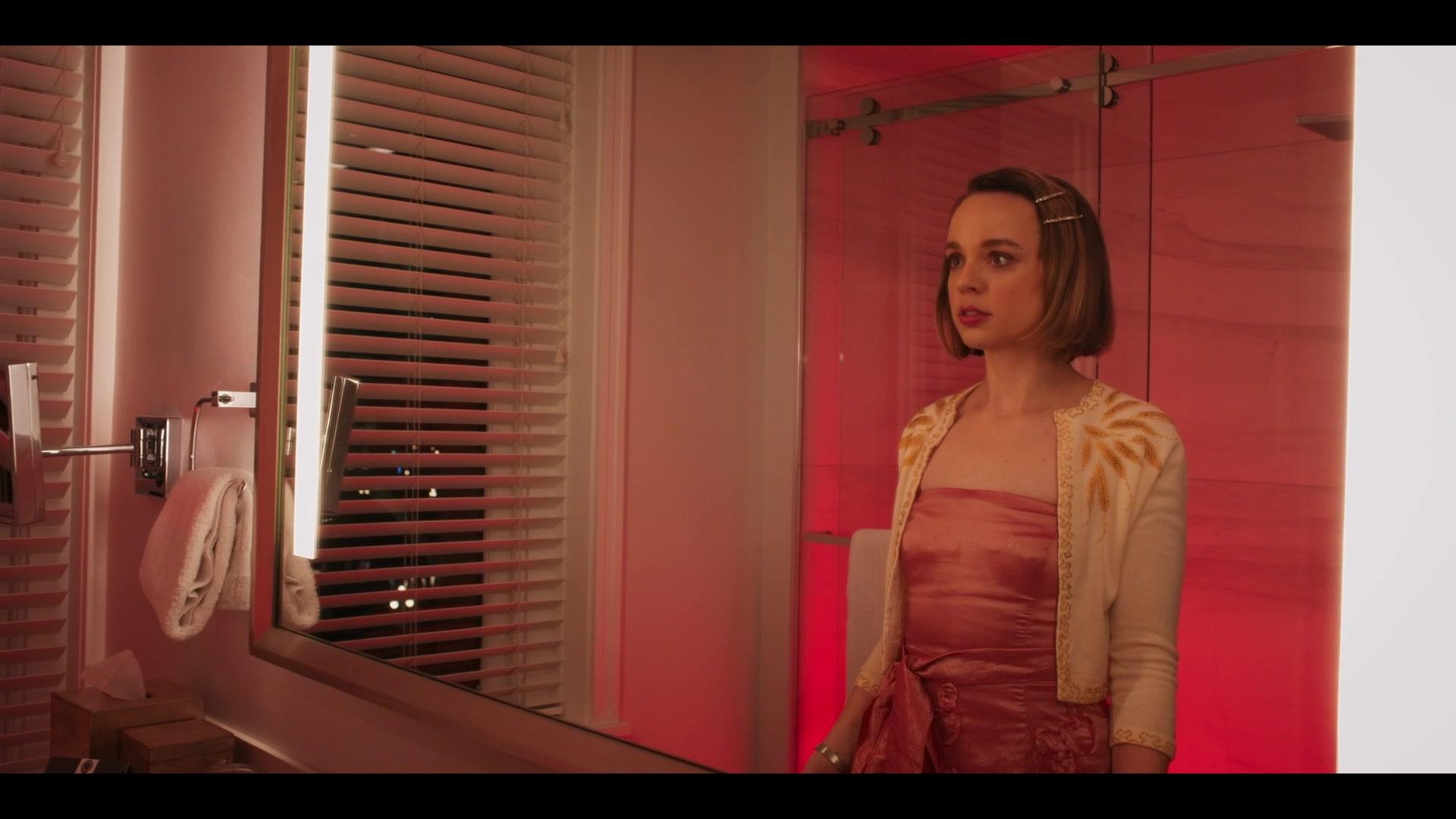 Watch Reginald the Vampire Web Exclusive: Sarah Takes Control - NBC.com