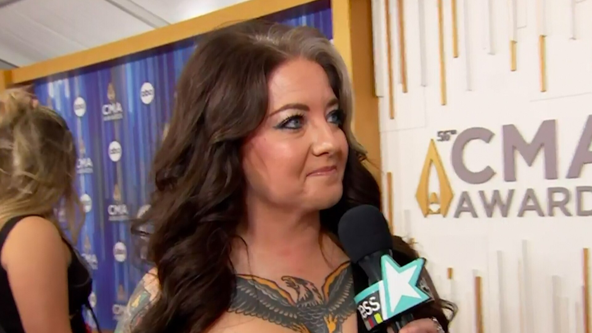Watch Access Hollywood Highlight: Ashley McBryde Raves About Working ...