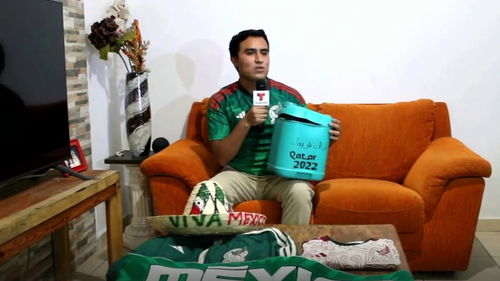 Watch Noticias Telemundo Highlight: Para ir a Catar este mexicano ...