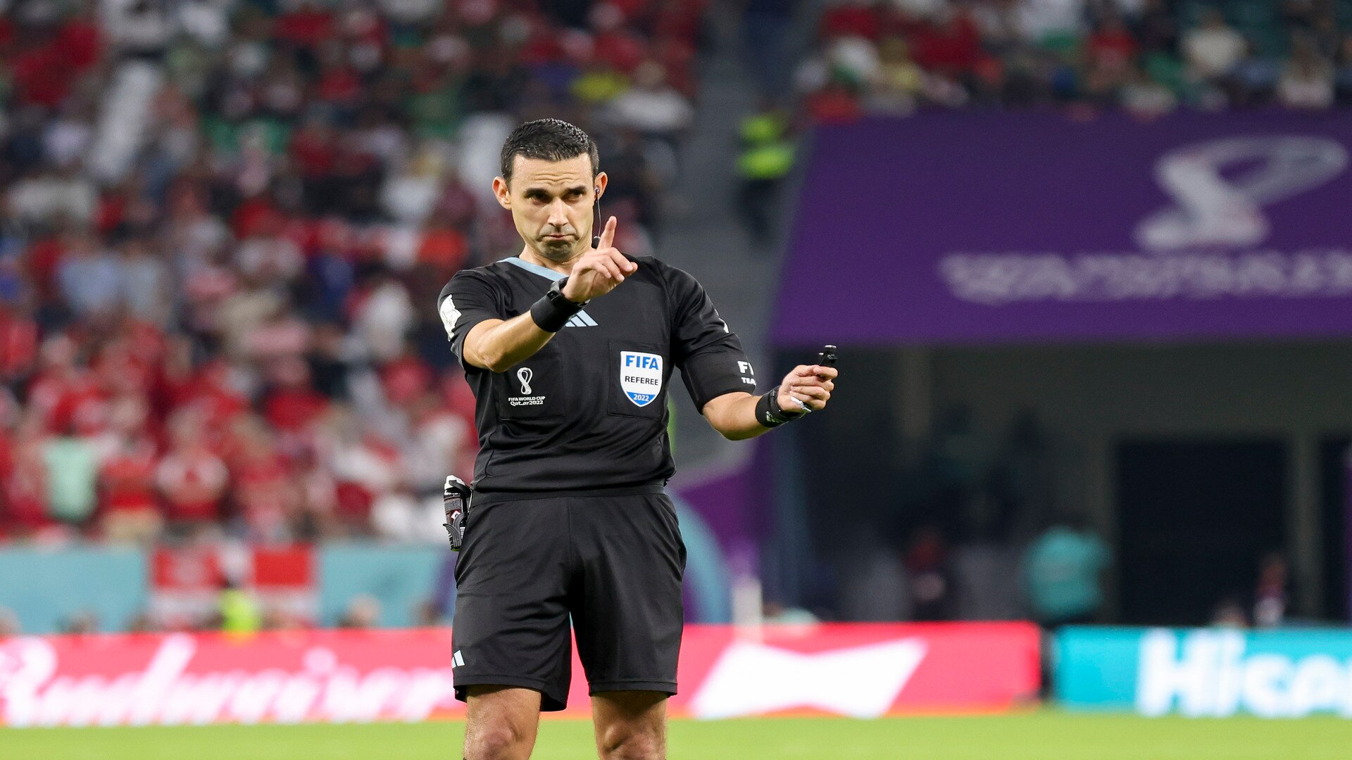 Watch Sports Clip: Árbitro mexicano se lleva los aplausos al tomar una ...