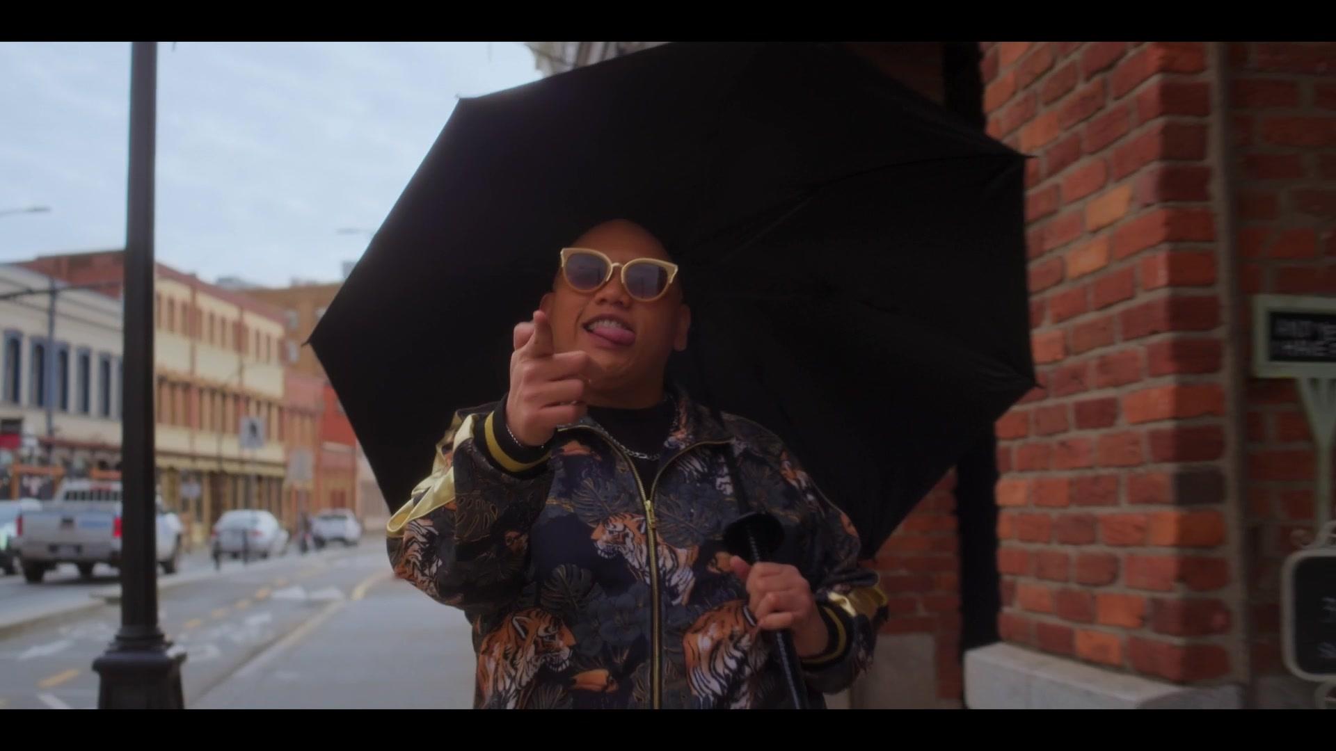 Watch Reginald the Vampire Web Exclusive: Reginald Tries to Have It All ...