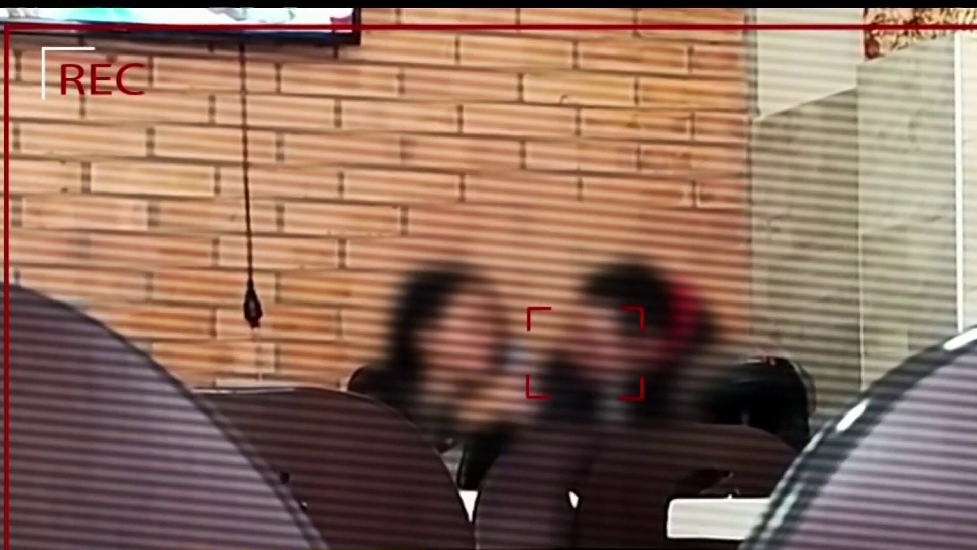 Watch Al Rojo Vivo: Edición Mundial Highlight: Una mujer descubre que su pareja le es infiel con ...