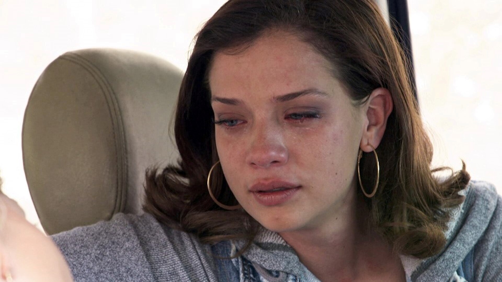 Watch Señora Acero Episode: Vicenta descubre su origen - NBC.com