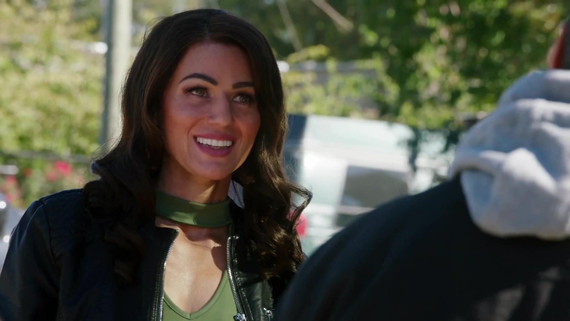 Watch Undercover Boss Episode: Jewel - NBC.com