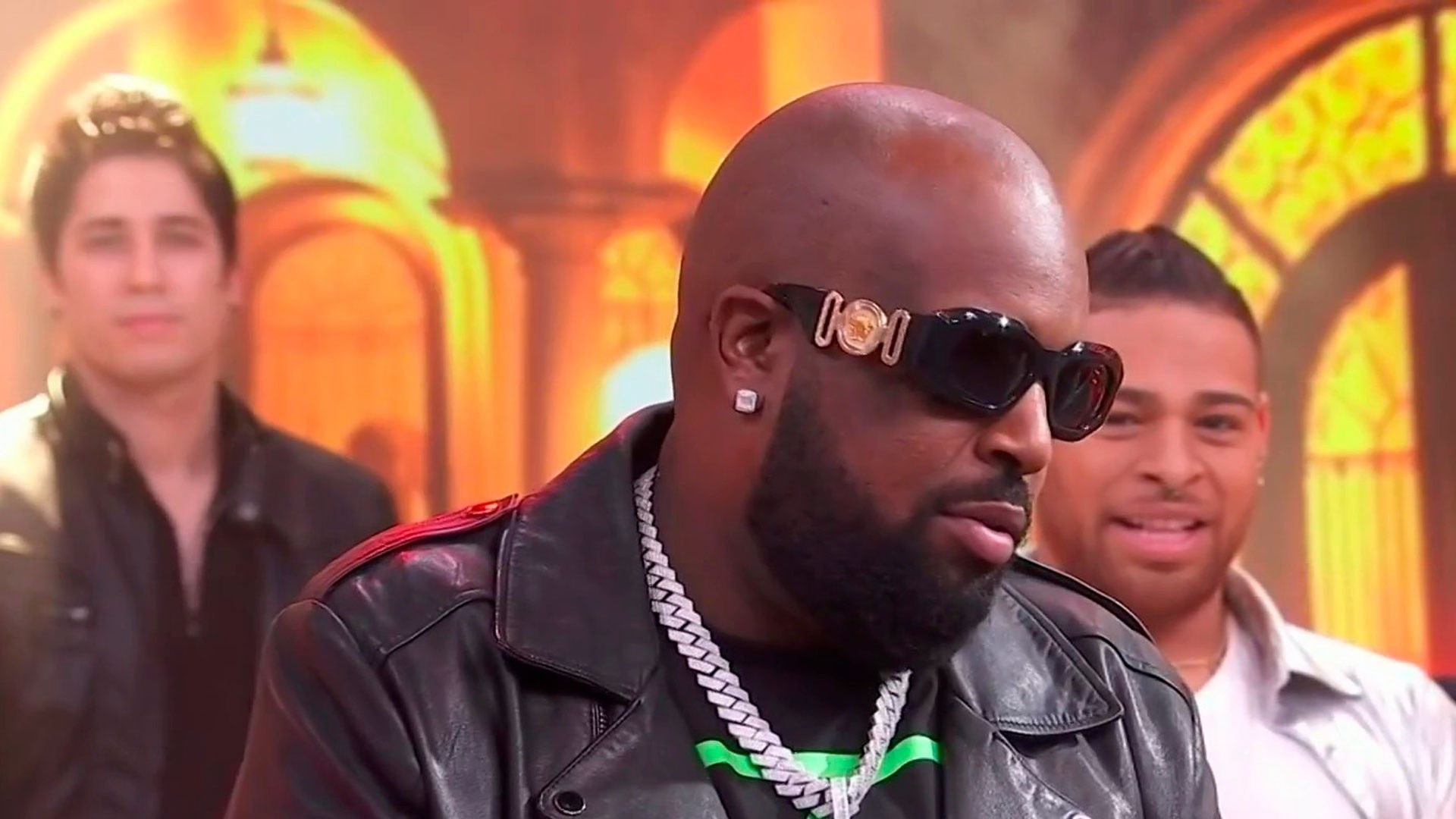 Watch En Casa con Telemundo Highlight: El Micha revela que esta fue la ...