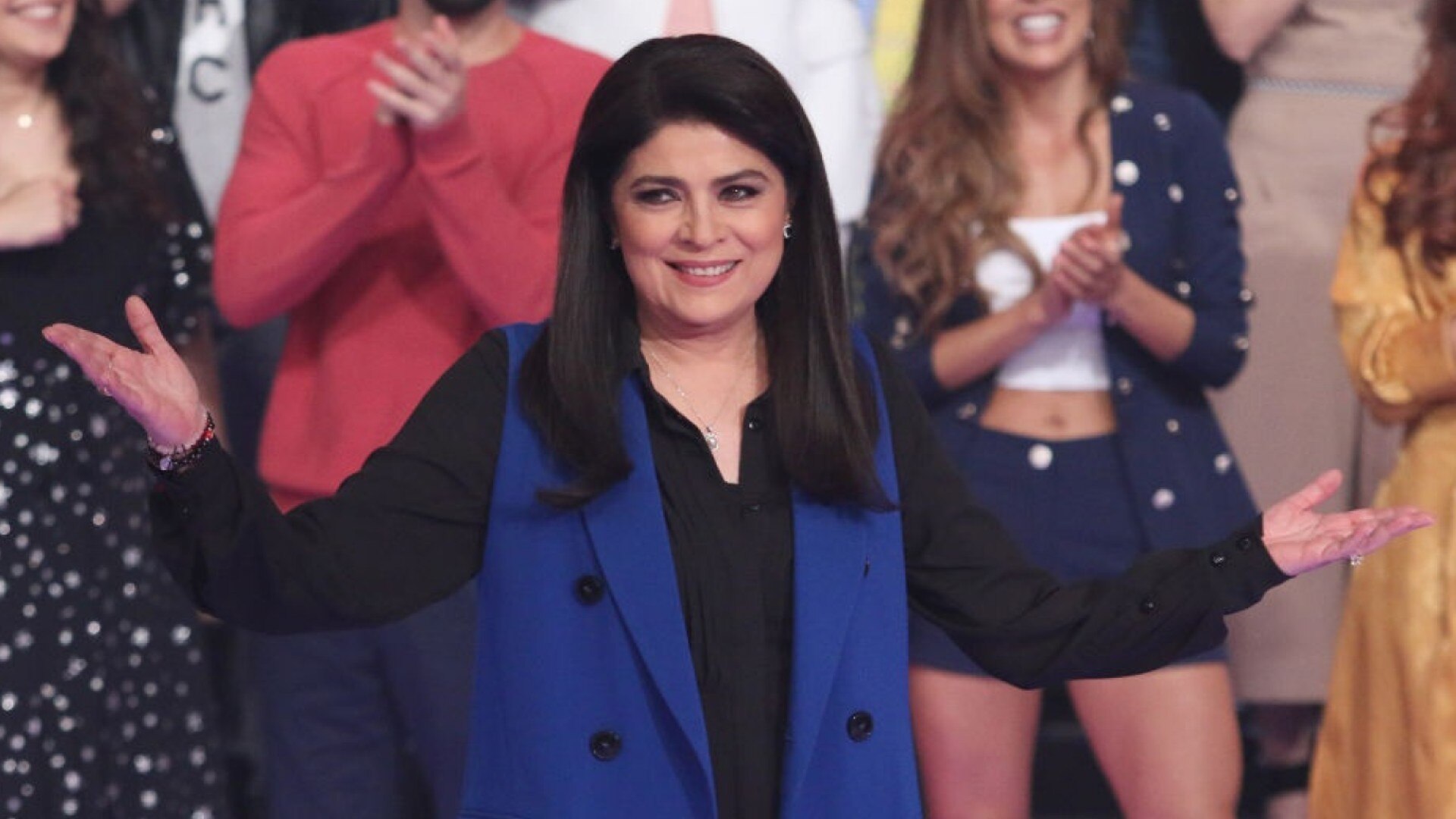 Watch En Casa con Telemundo Highlight: Victoria Ruffo cautiva con este ...