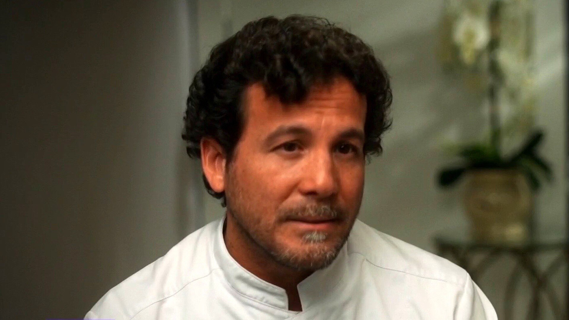 Watch En Casa con Telemundo Highlight: Este chef venezolano cambia de ...