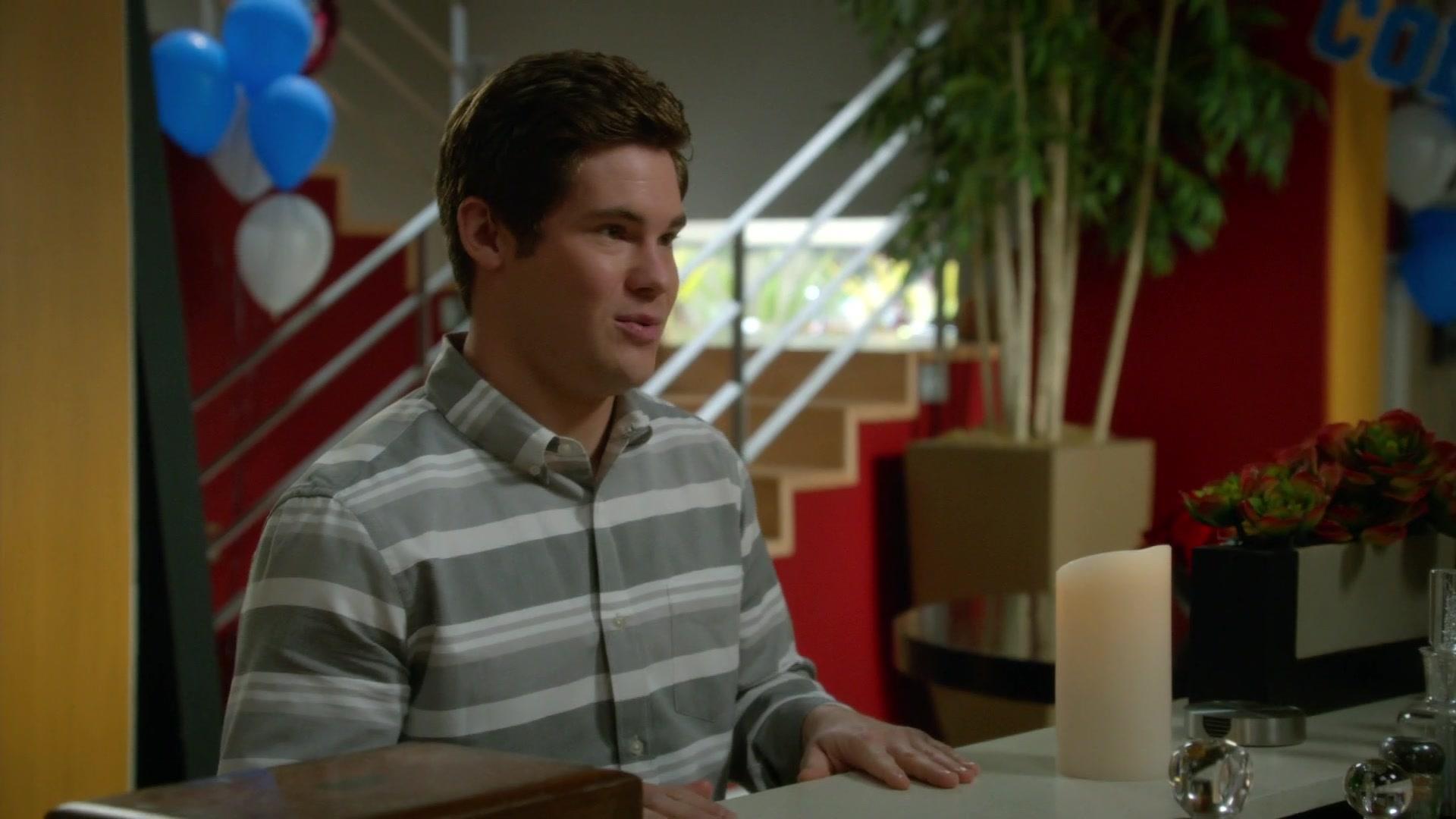 Watch Modern Family Episode: American Skyper - NBC.com