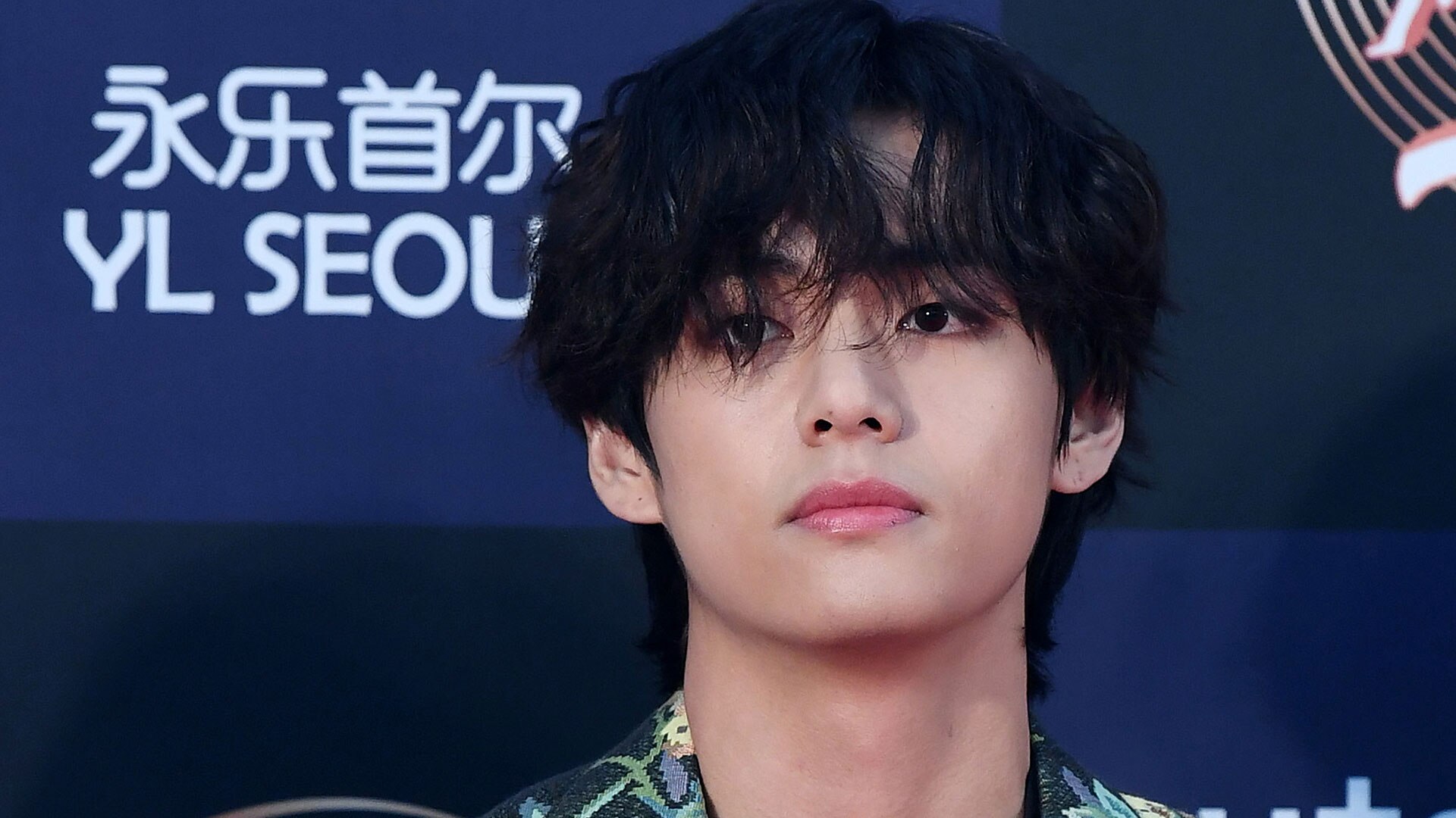 Watch Access Hollywood Highlight: BTS' V Tests Positive For COVID-19 ...