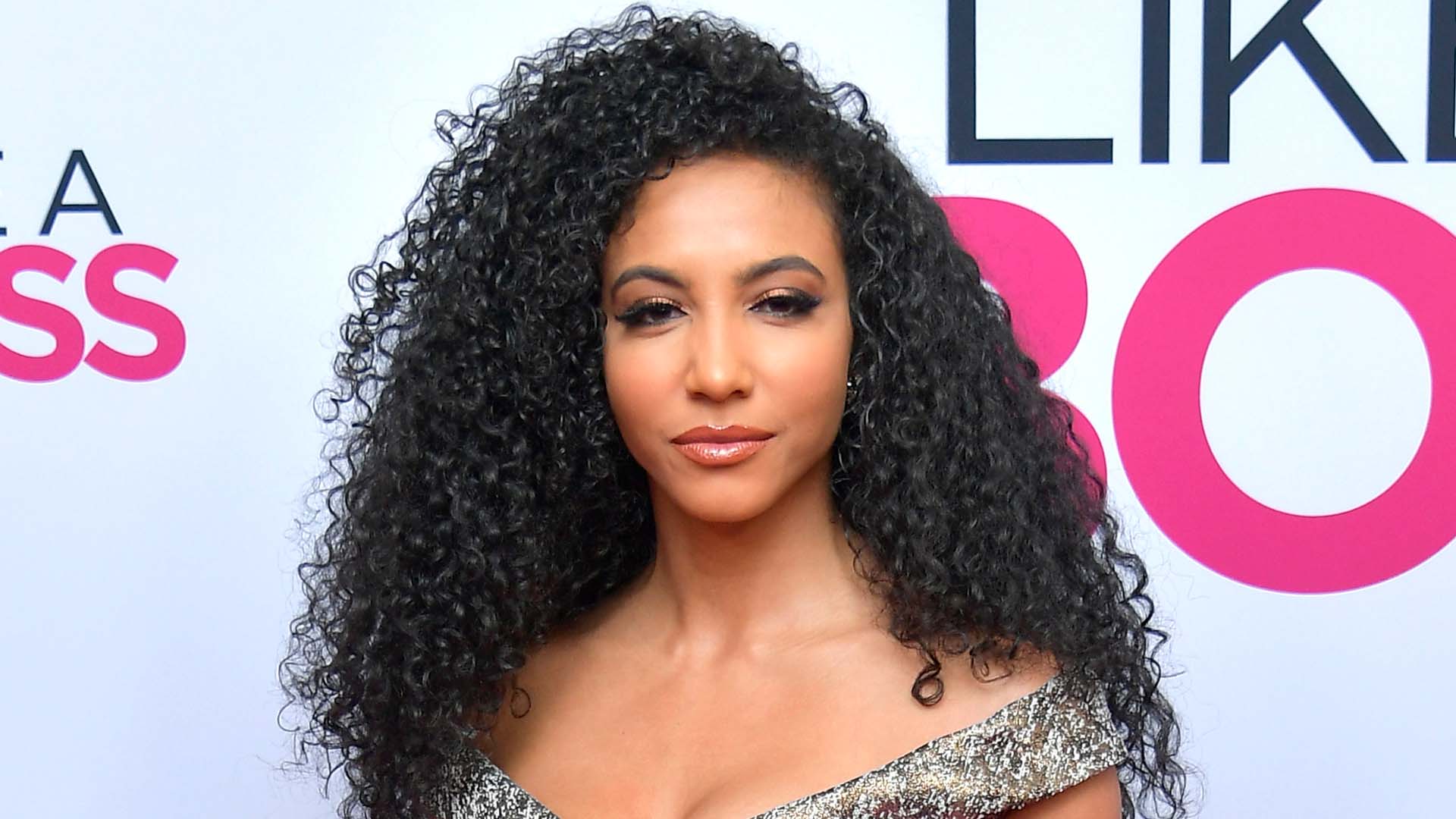 Watch Access Hollywood Highlight: Cheslie Kryst Mourned By Hundreds In ...