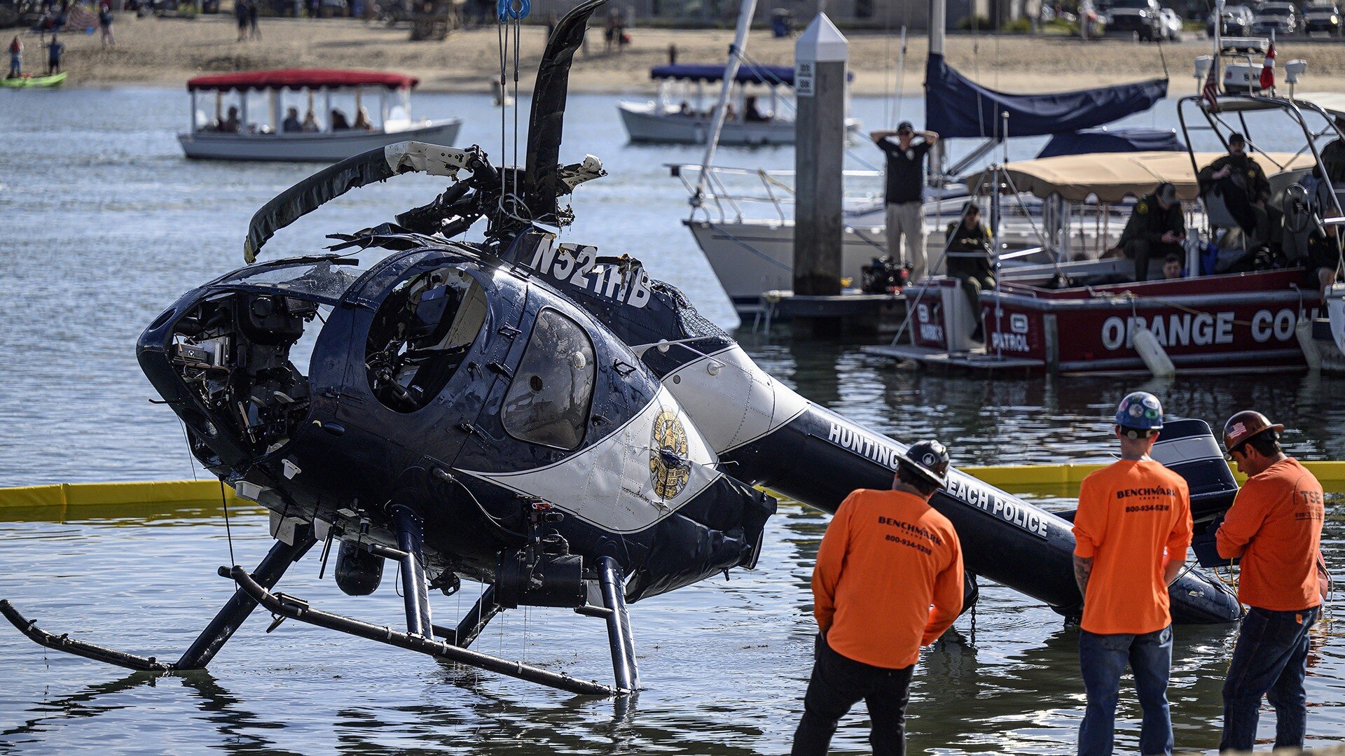 Watch Noticias Telemundo Mediodía Highlight Identifican Al Policía Que