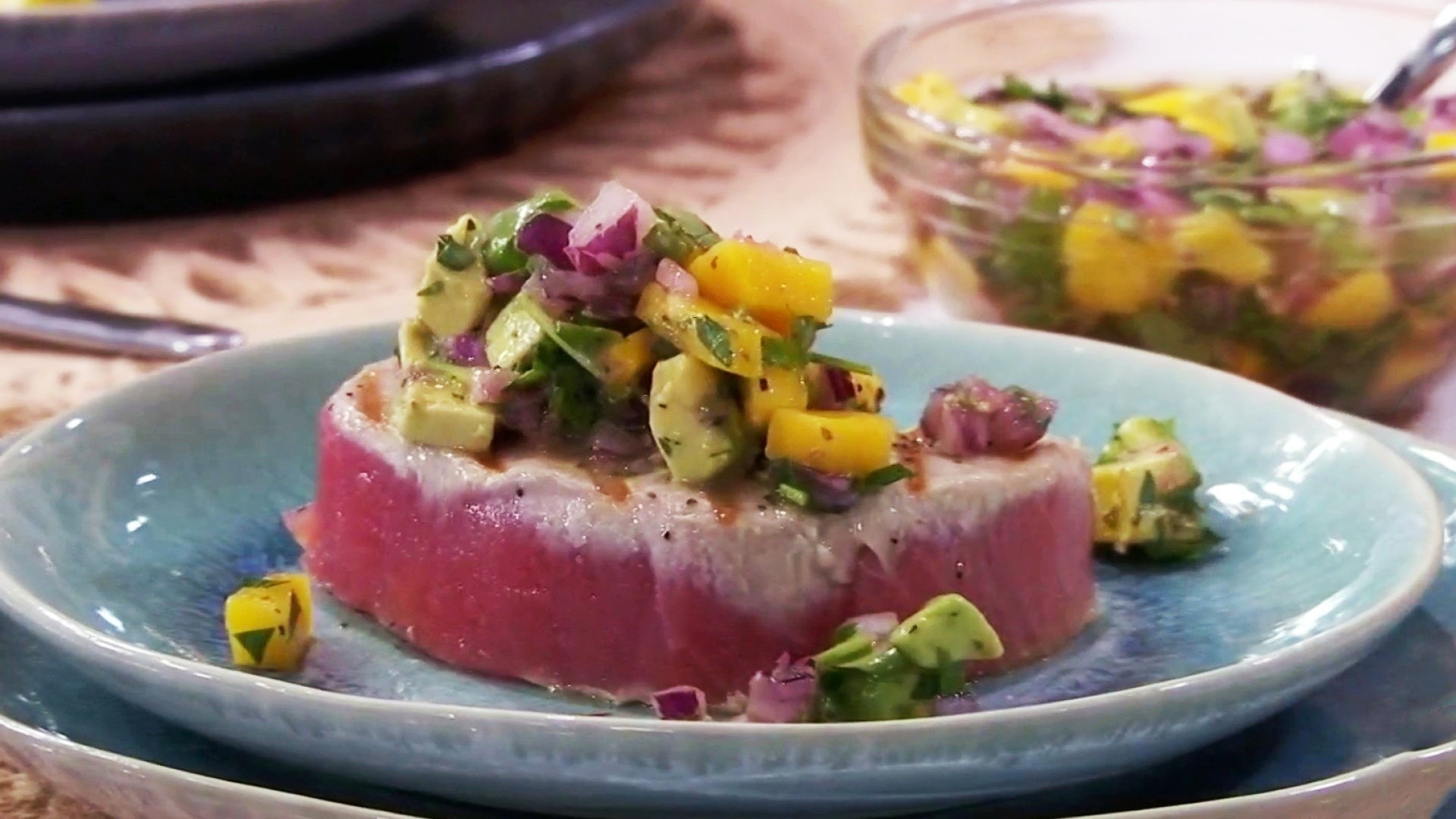 Watch Hoy Día Highlight: Medallones de atún en salsa de mango, una ...