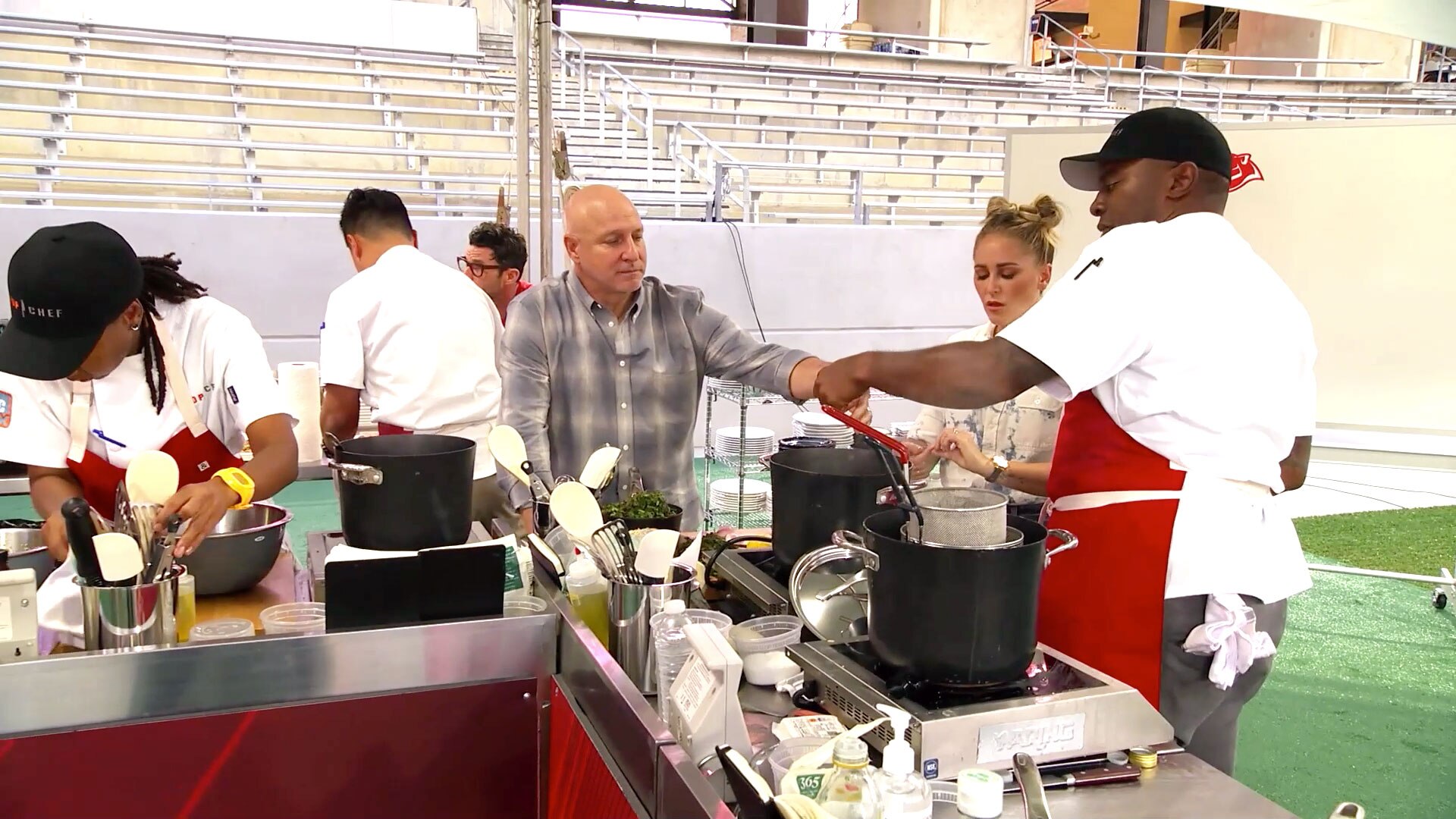 Watch Top Chef Episode: Friday Night Bites - NBC.com