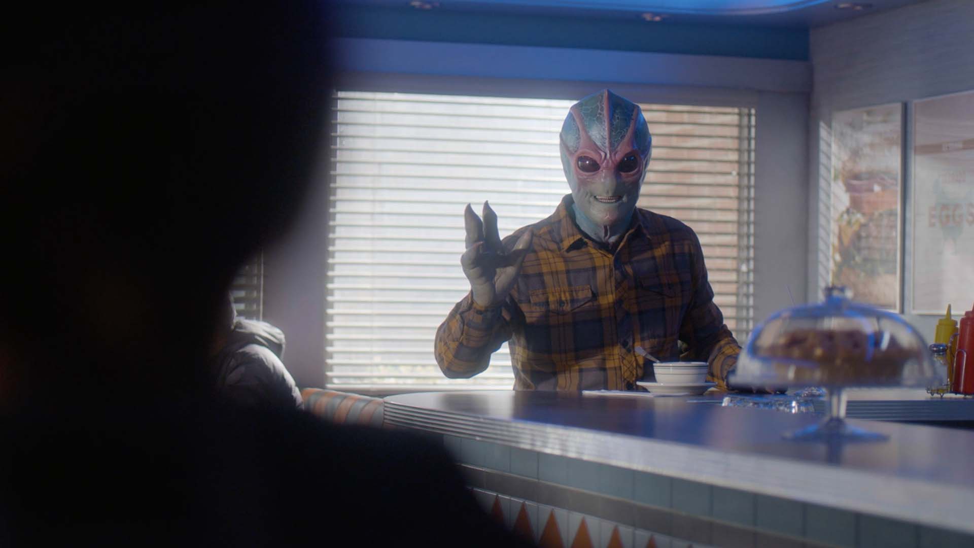 Watch Resident Alien Sneak Peek: Teaser: First Look at Resident Alien ...