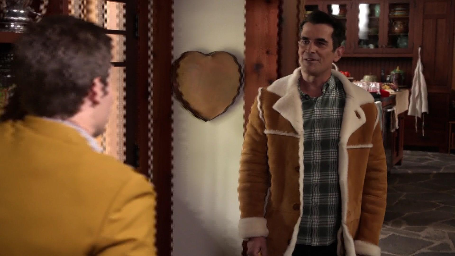 Watch Modern Family Episode: Spread Your Wings - NBC.com