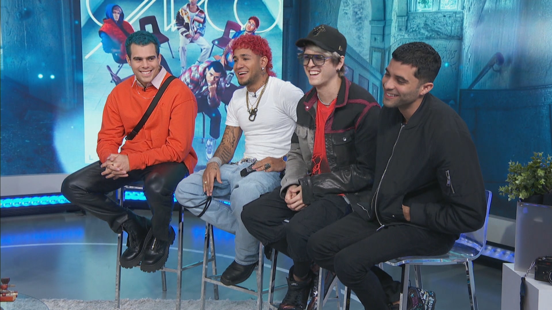 Watch En Casa con Telemundo Episode: CNCO en los Latin AMAs - NBC.com