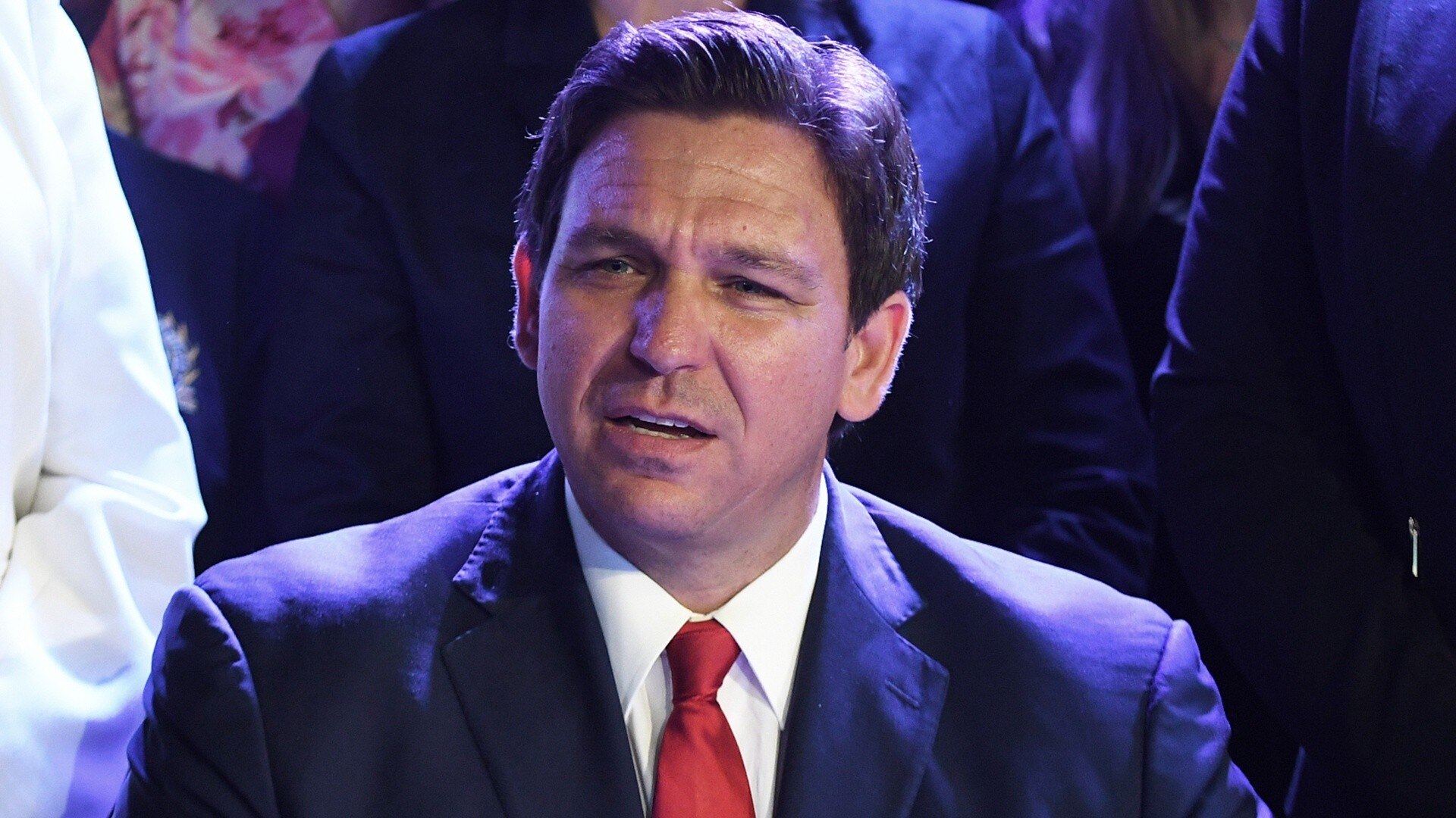 Watch Noticias Telemundo En La Noche Highlight Ron Desantis Firma La