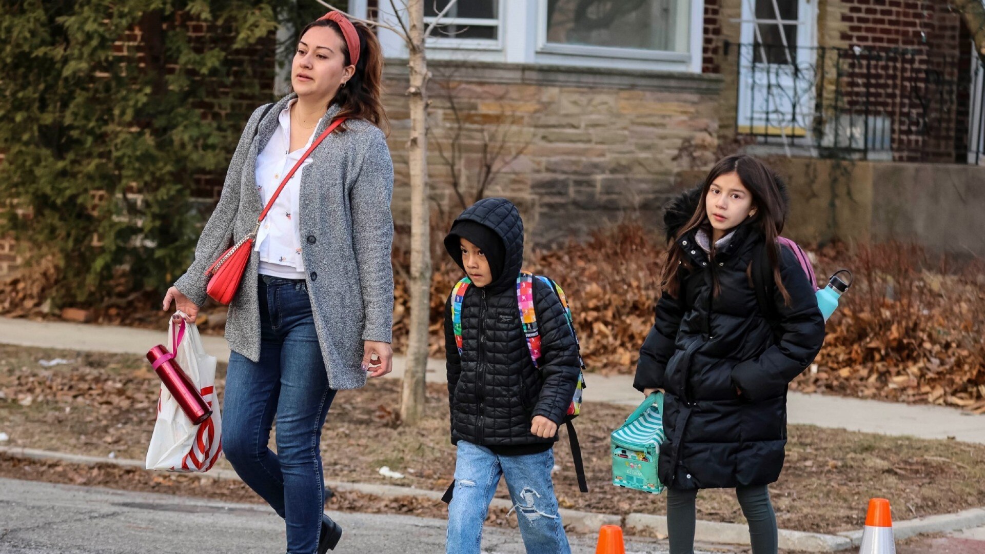 Watch Hoy Día Highlight: Chicago lanza un programa de ayuda para ...