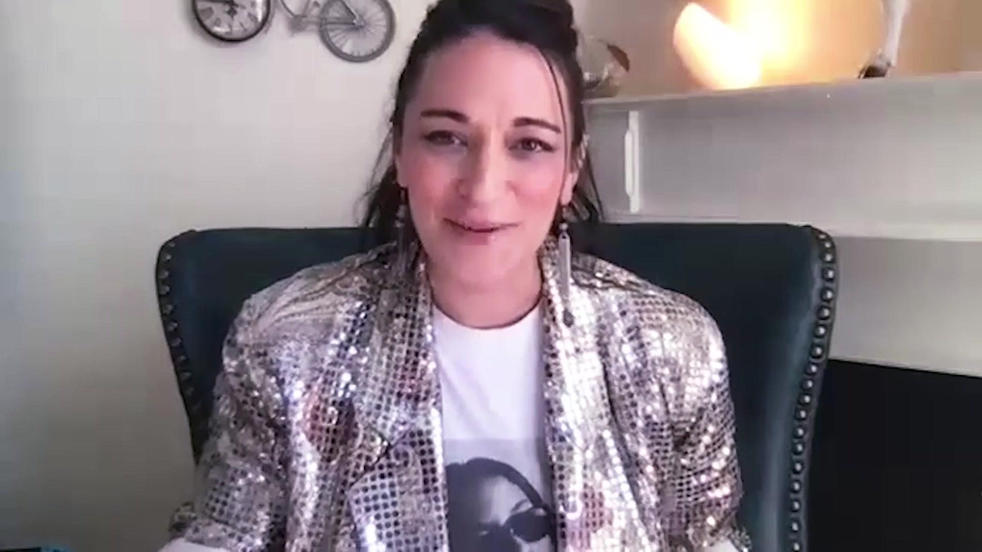 Watch Resident Alien Web Exclusive: Resident Alien’s Sara Tomko Talks ...