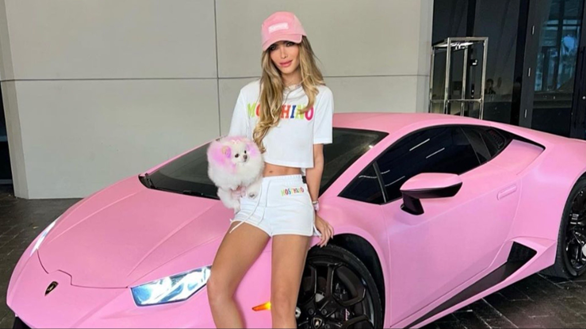 Watch Al Rojo Vivo Highlight Aleska Genesis Pone A Venta Lamborghini Que Le Regaló Nicky Jam