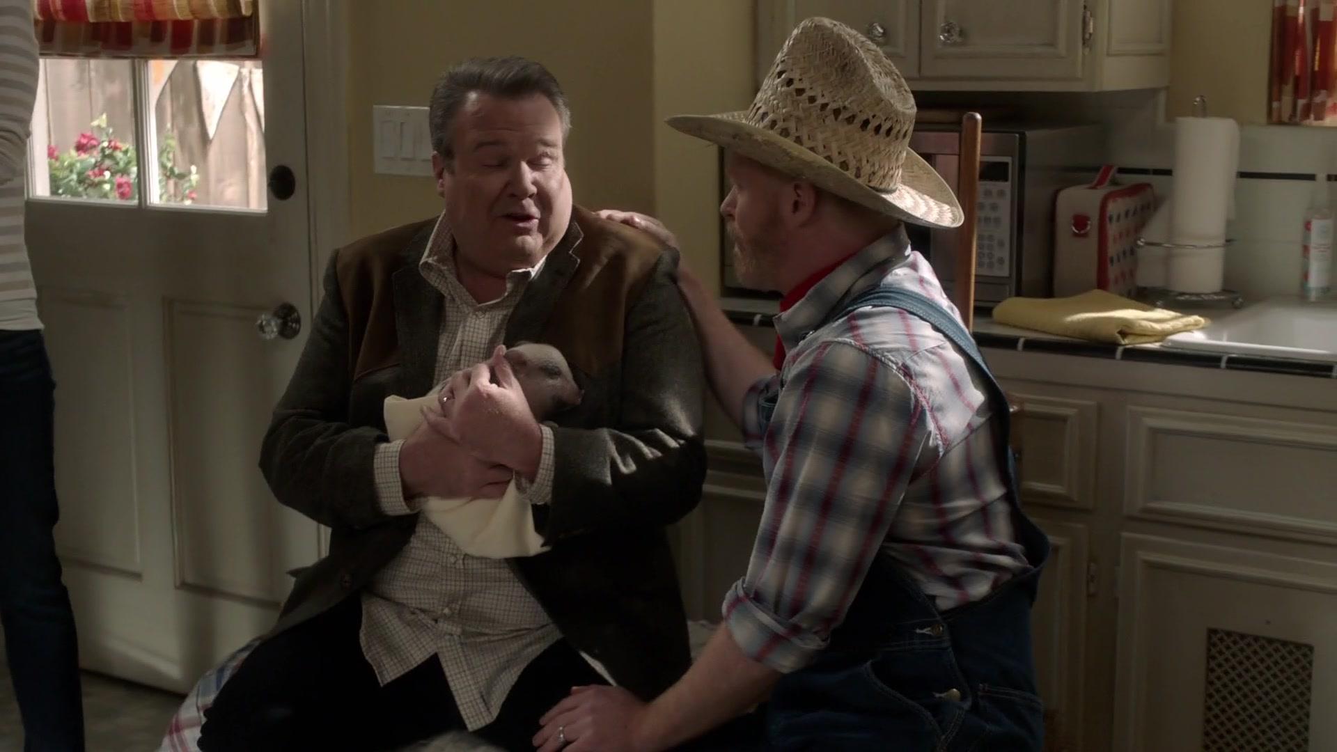 Watch Modern Family Episode: The Alliance - NBC.com