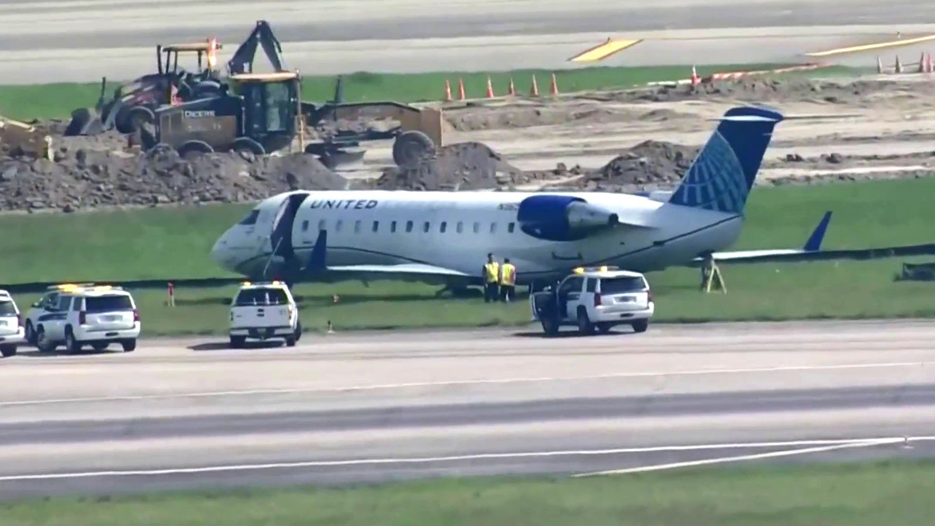 Watch TODAY Excerpt: Frightening moments after plane skids off runway in Houston - NBC.com