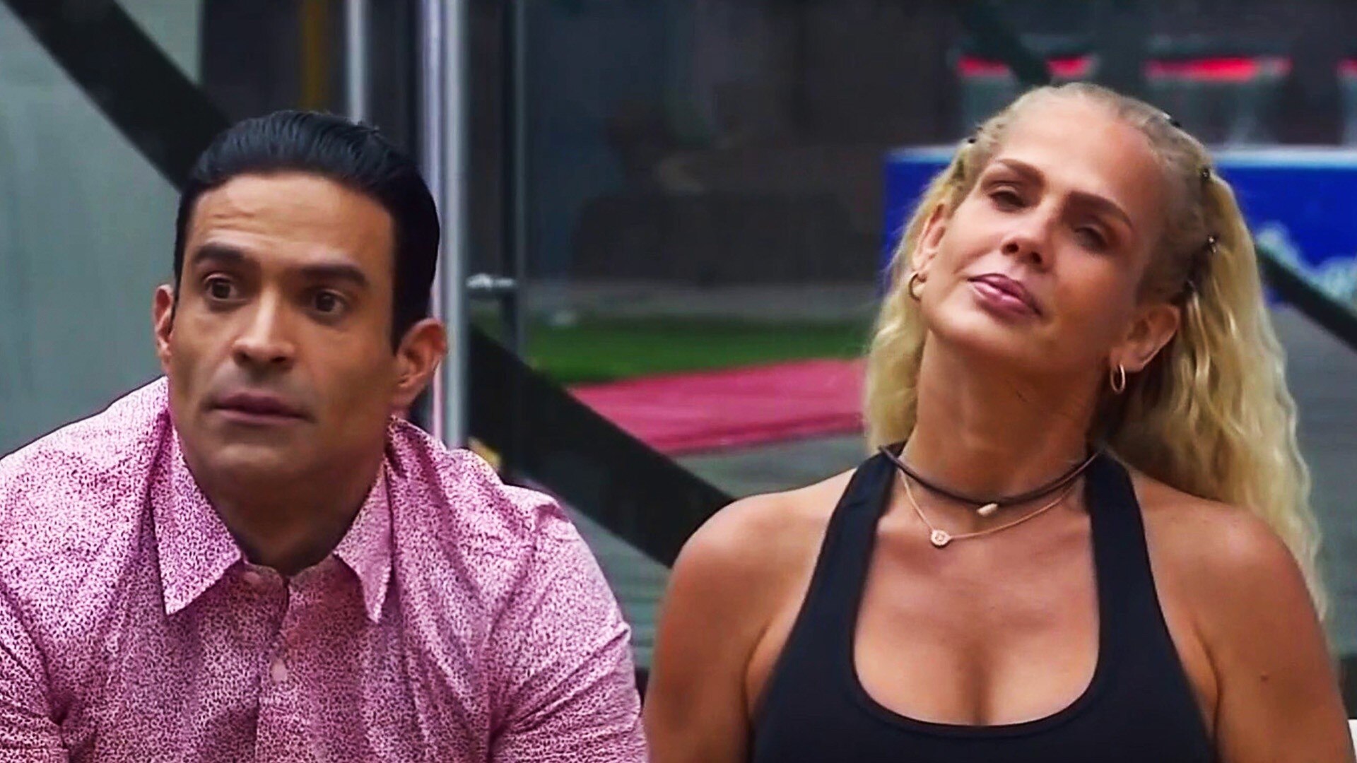 Watch En Casa con Telemundo Highlight: Niurka y Laura Bozzo dividen La ...