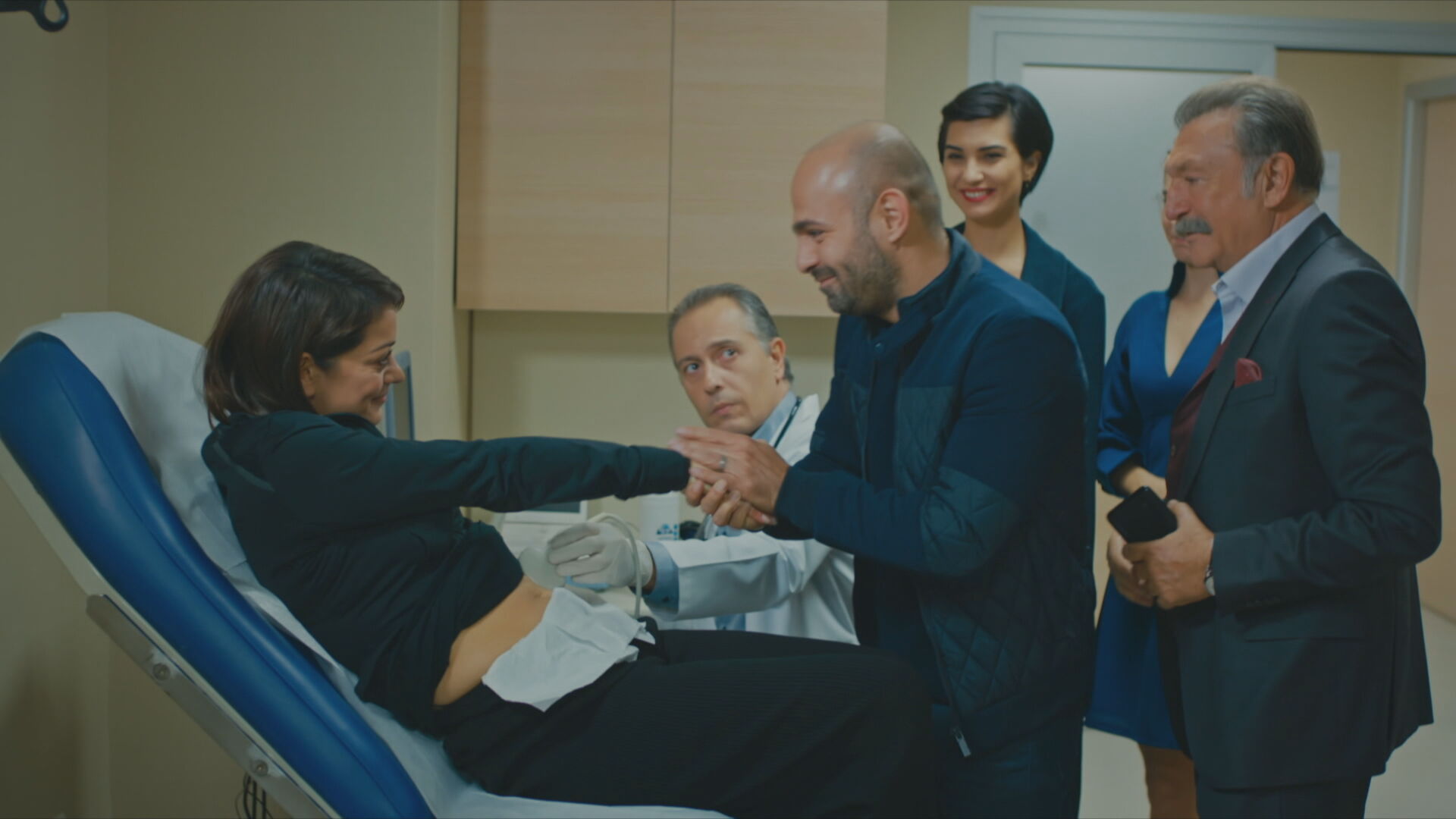 Watch Amor Valiente Episode: Un abuelo feliz - NBC.com