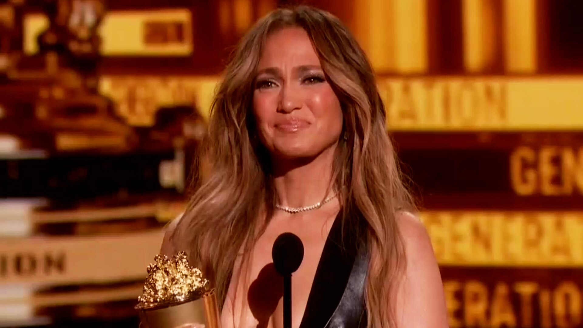 Watch Access Hollywood Highlight: Jennifer Lopez Cries While Delivering ...