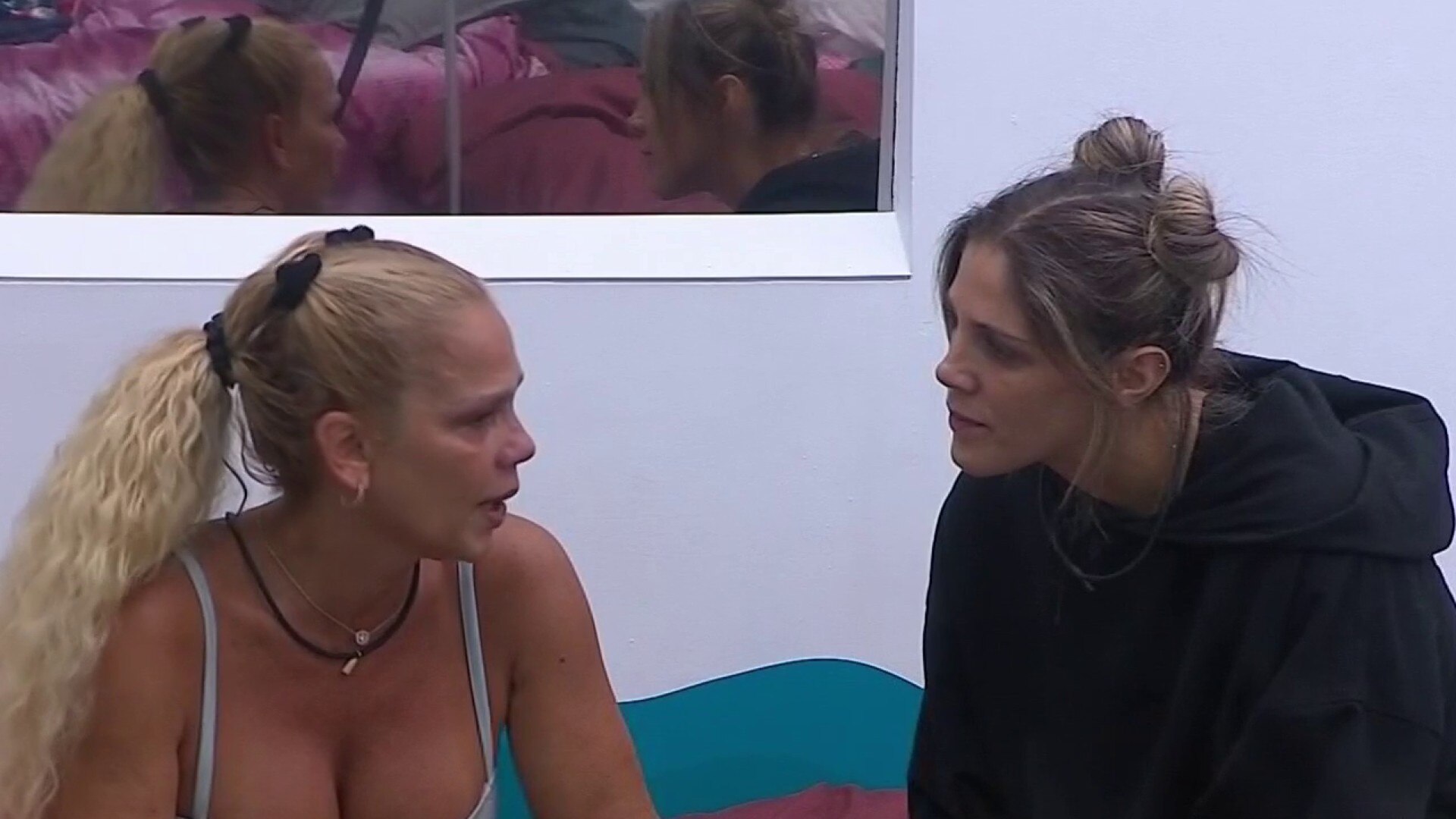 Watch La Casa de los Famosos Highlight: La Casa de los Famosos 2: Niurka está muy dolida - NBC.com