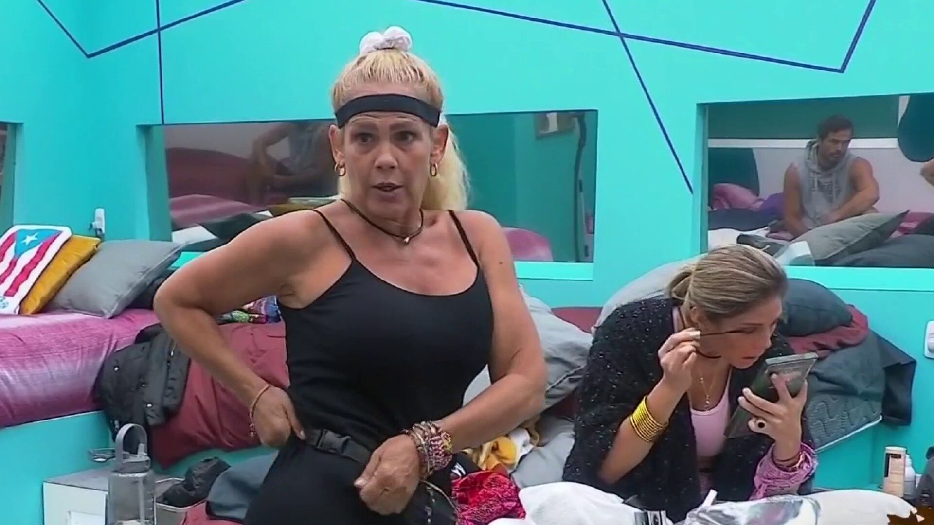 Watch La Casa de los Famosos Highlight: La Casa de los Famosos 2: Duelo de cuerpos - NBC.com