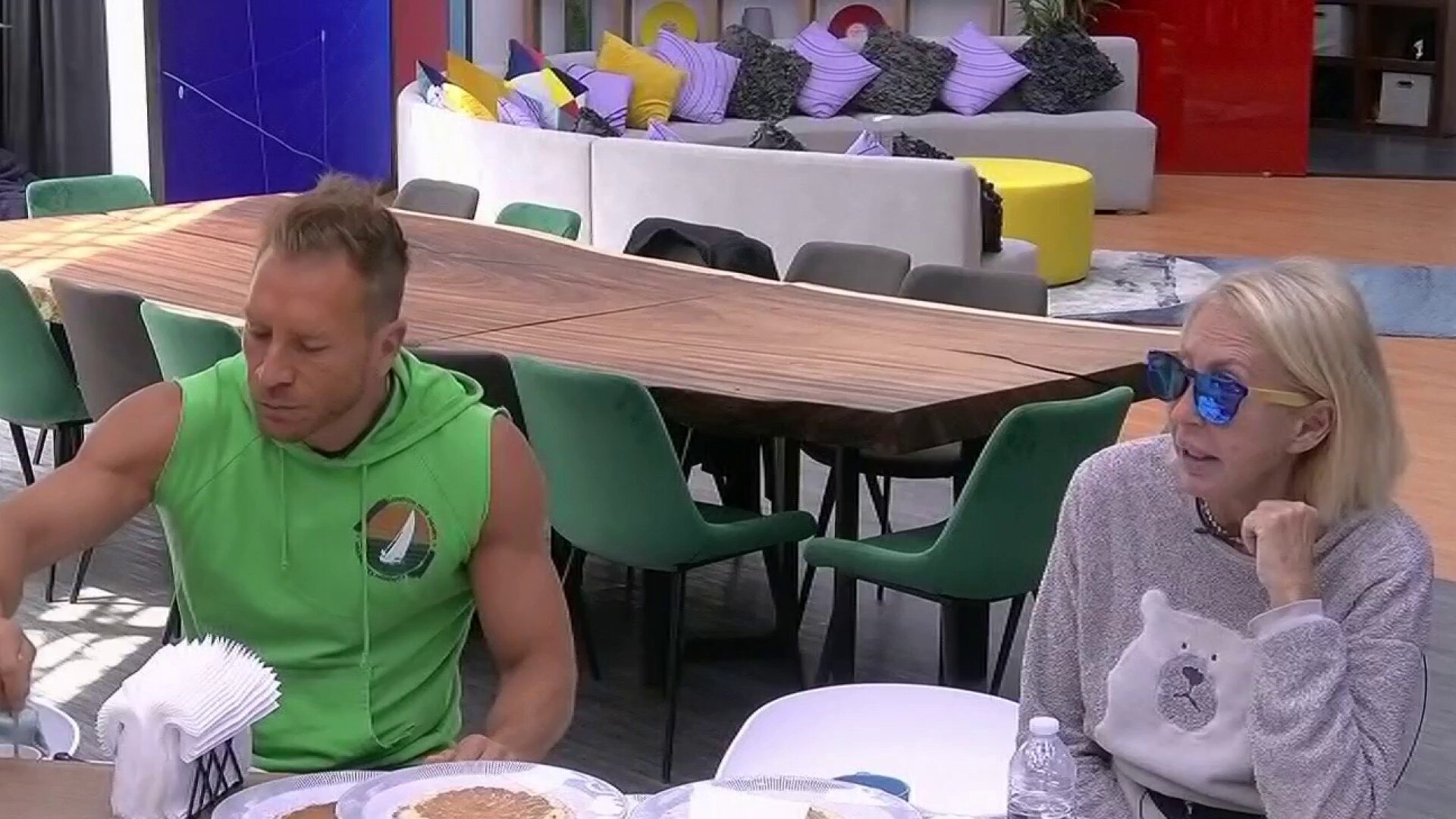 Watch La Casa de los Famosos Highlight: La Casa de los Famosos 2: Laura odia las indirectas de ...