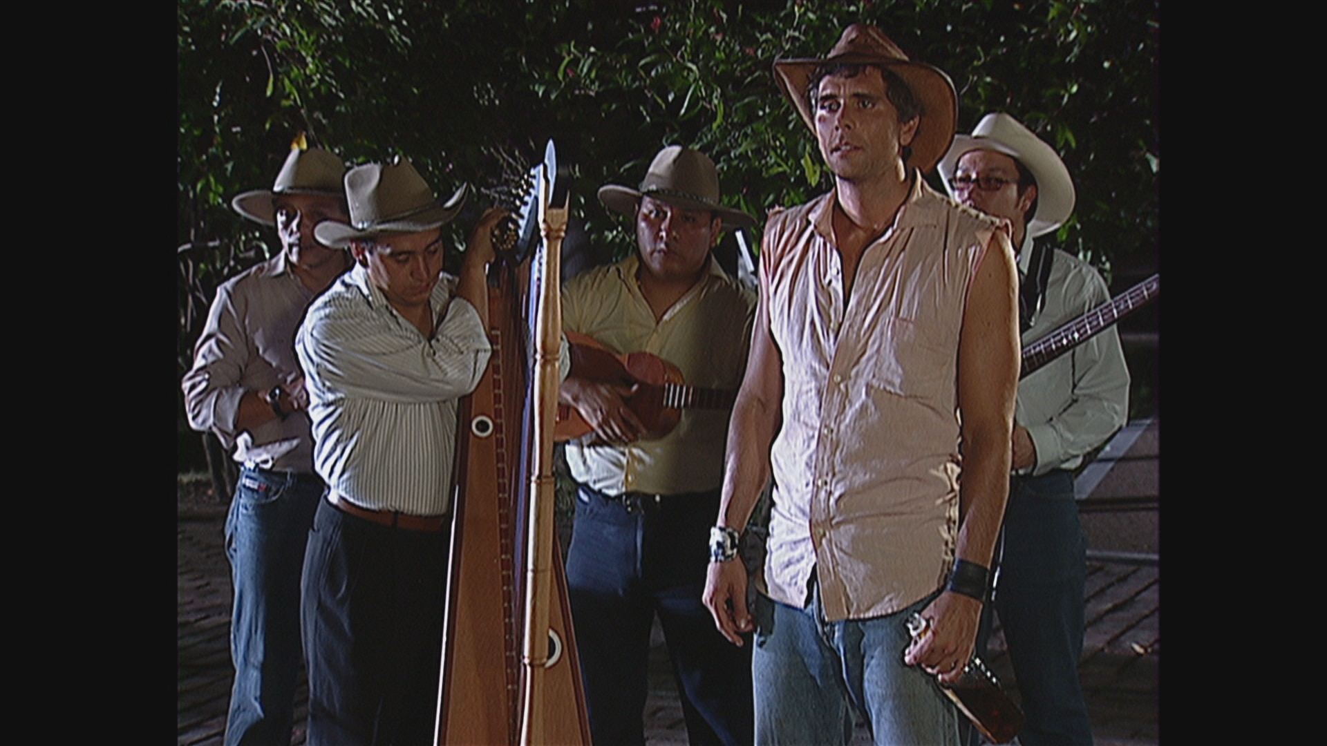 Watch La Tormenta Episode: Por amor - NBC.com