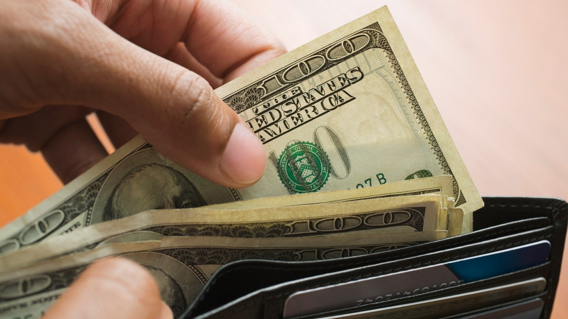 Watch Noticias Telemundo En La Noche Highlight: Estudio revela aumento ...