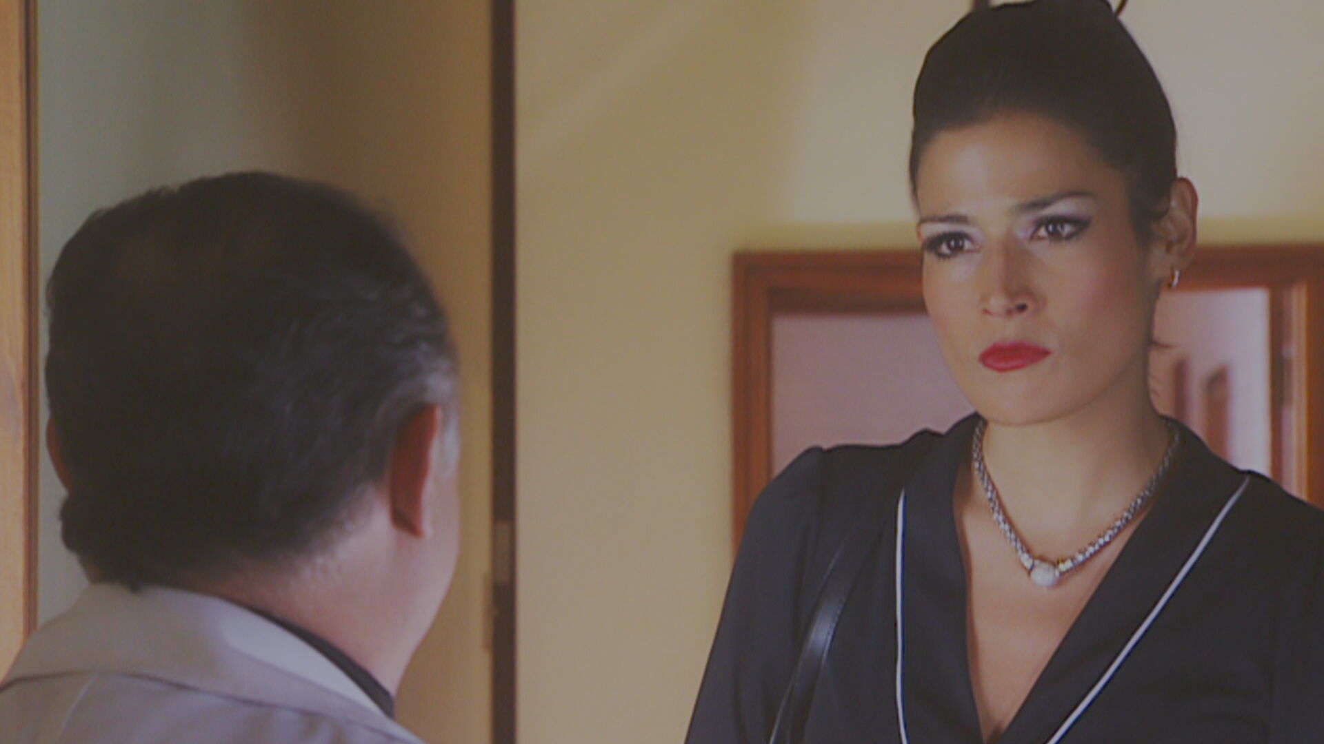 Watch Pura Sangre Episode: El fantasma - NBC.com