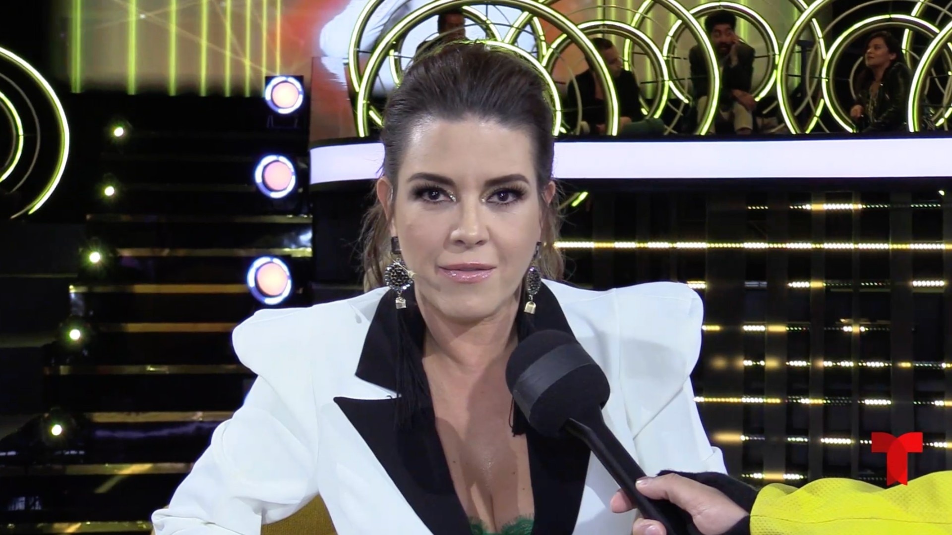 Watch La Casa de los Famosos Highlight: La Casa de los Famosos 2: Comentarios detrás de cámaras ...