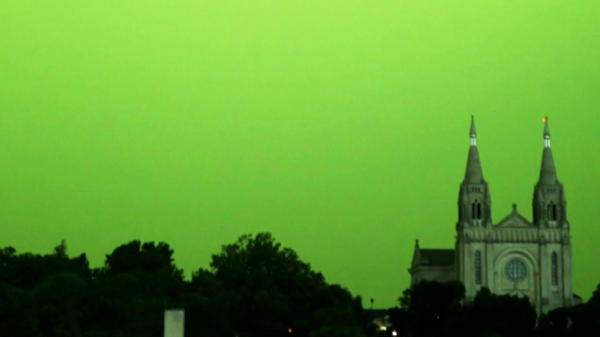 Watch TODAY Excerpt See The Sky Turn Green In South Dakota During Derecho Storm NBC
