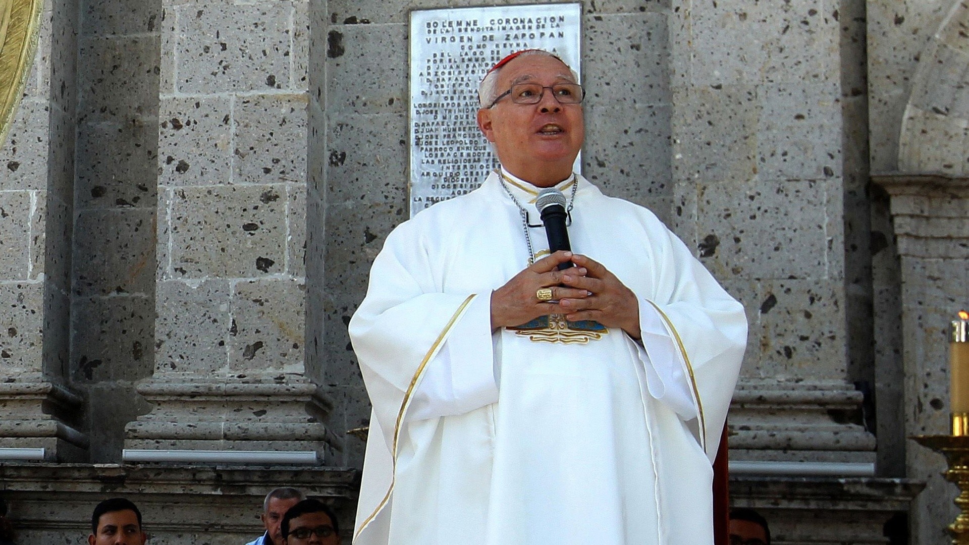 Watch Al Rojo Vivo Highlight: Cardenal de Jalisco pide a ... Watch Al Rojo Vivo Highlight: Cardenal de Jalisco pide a ...