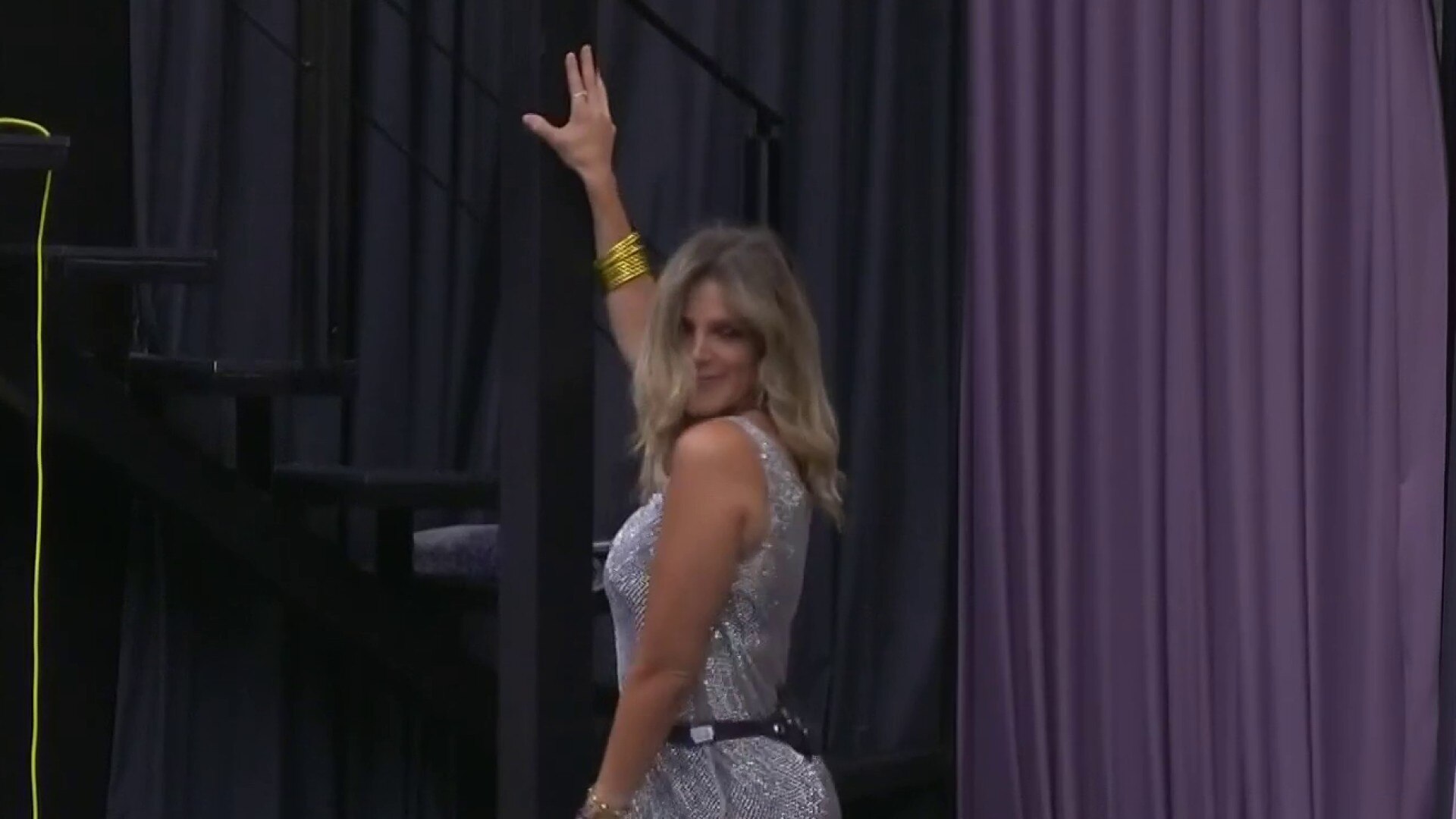 Watch La Casa de los Famosos Highlight: La Casa de los Famosos 2: El baile sensual de Natalia ...