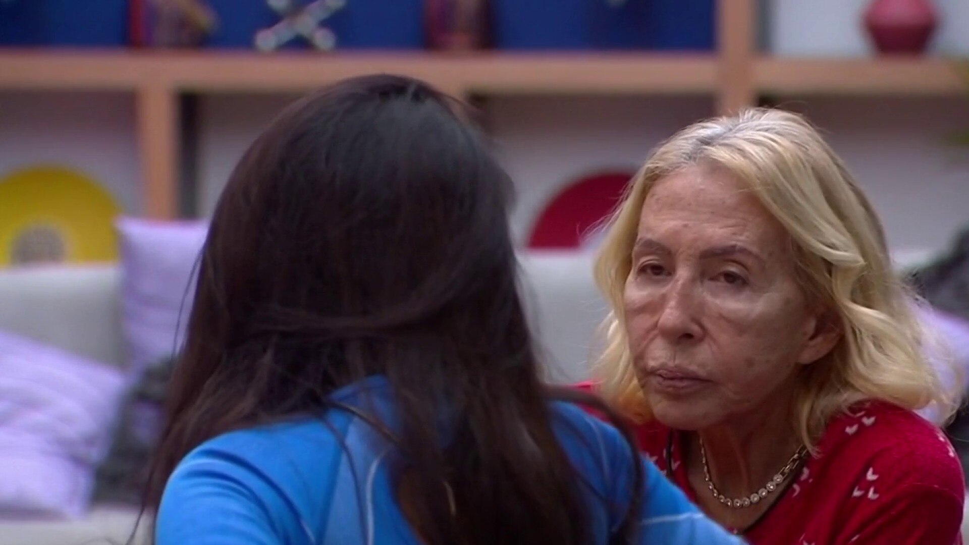 Watch La Casa de los Famosos Highlight: La Casa de los Famosos 2: Laura y Dani con los nervios ...