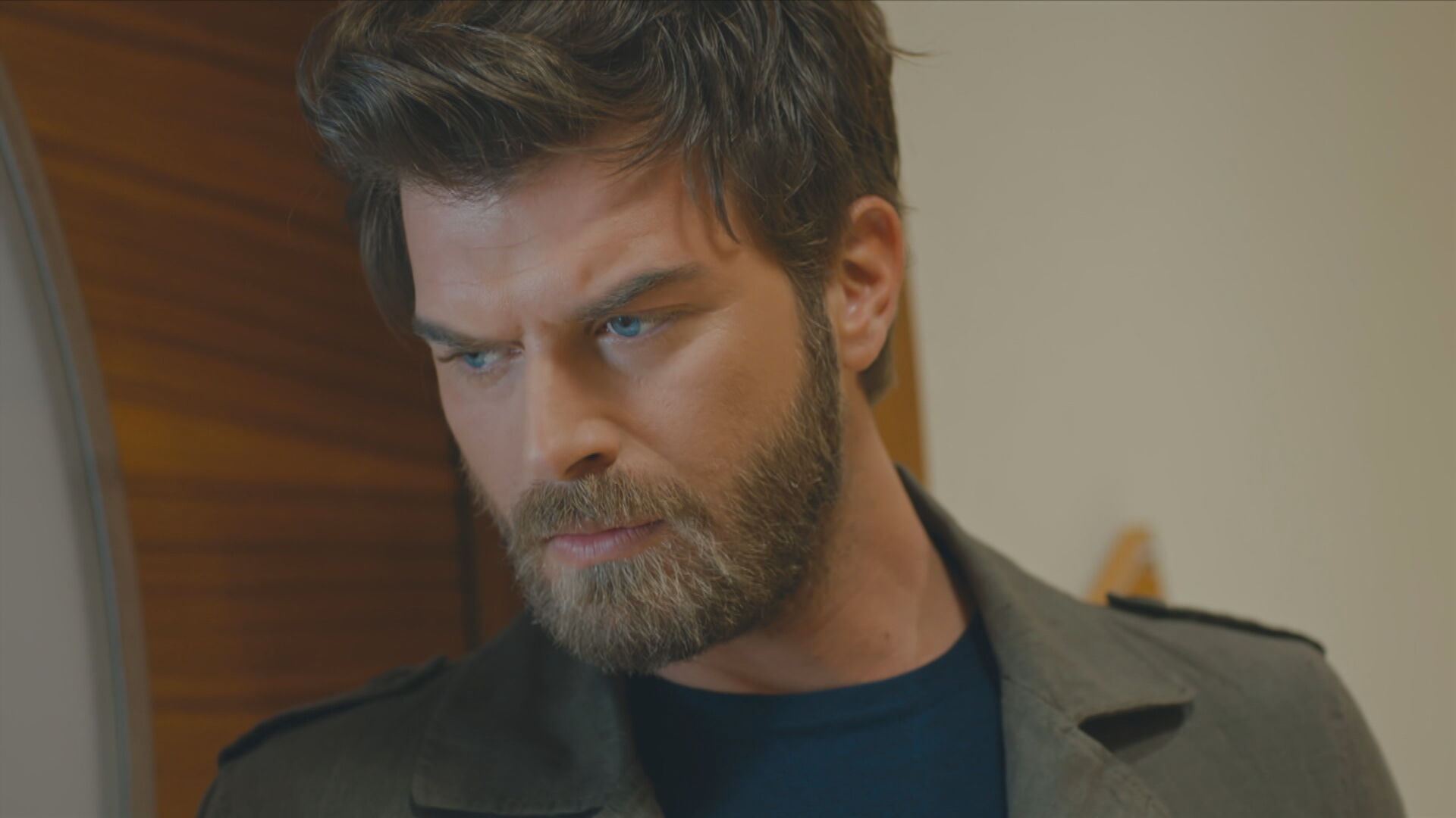 Watch Amor Valiente Episode: Un oído detrás de la puerta - NBC.com