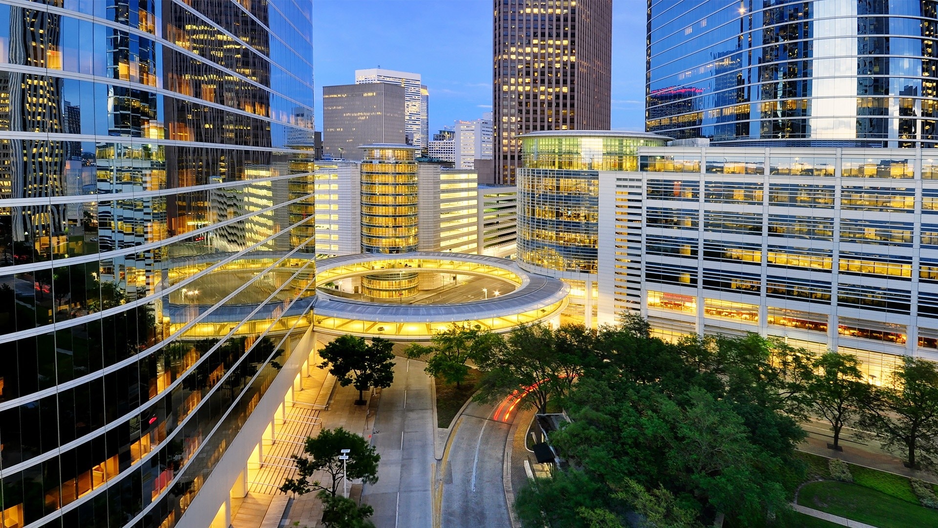 Watch Hoy Día Highlight: Cientos de hispanos trabajan en los túneles de ...