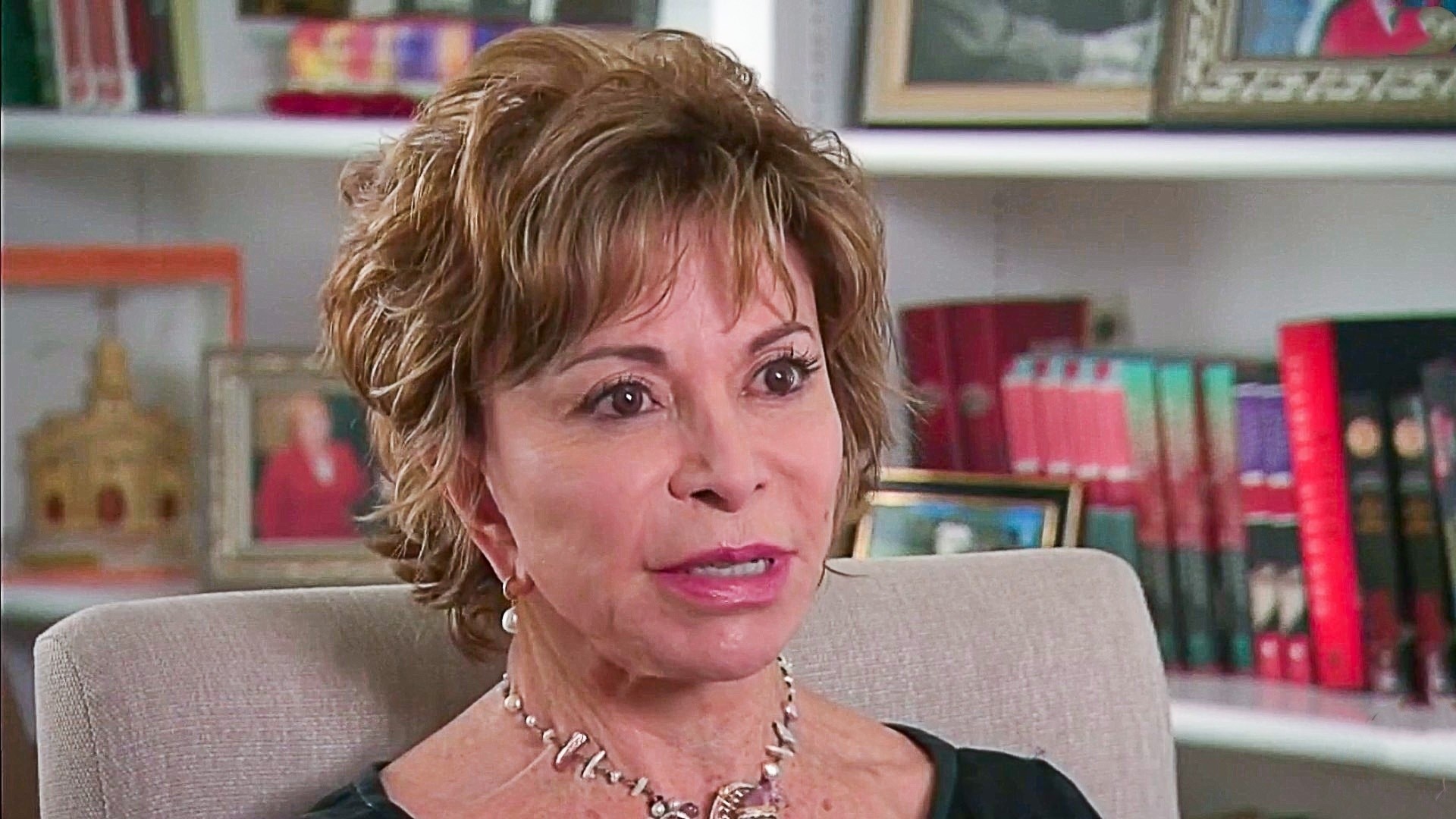 Watch Hoy Día Highlight: Isabel Allende, la escritora viva más leída en ...