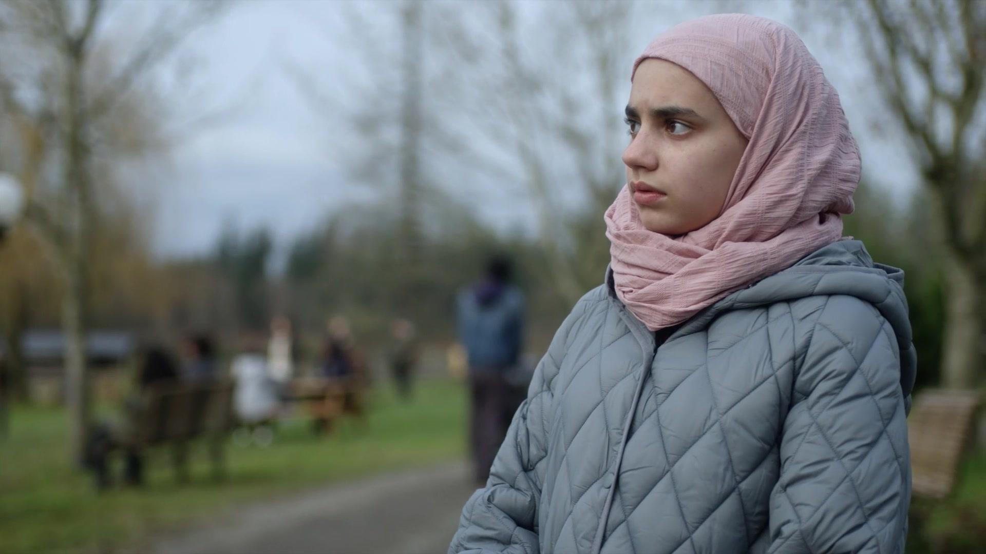 Watch Resident Alien Web Exclusive: Harry and Sahar Track the Missing ...