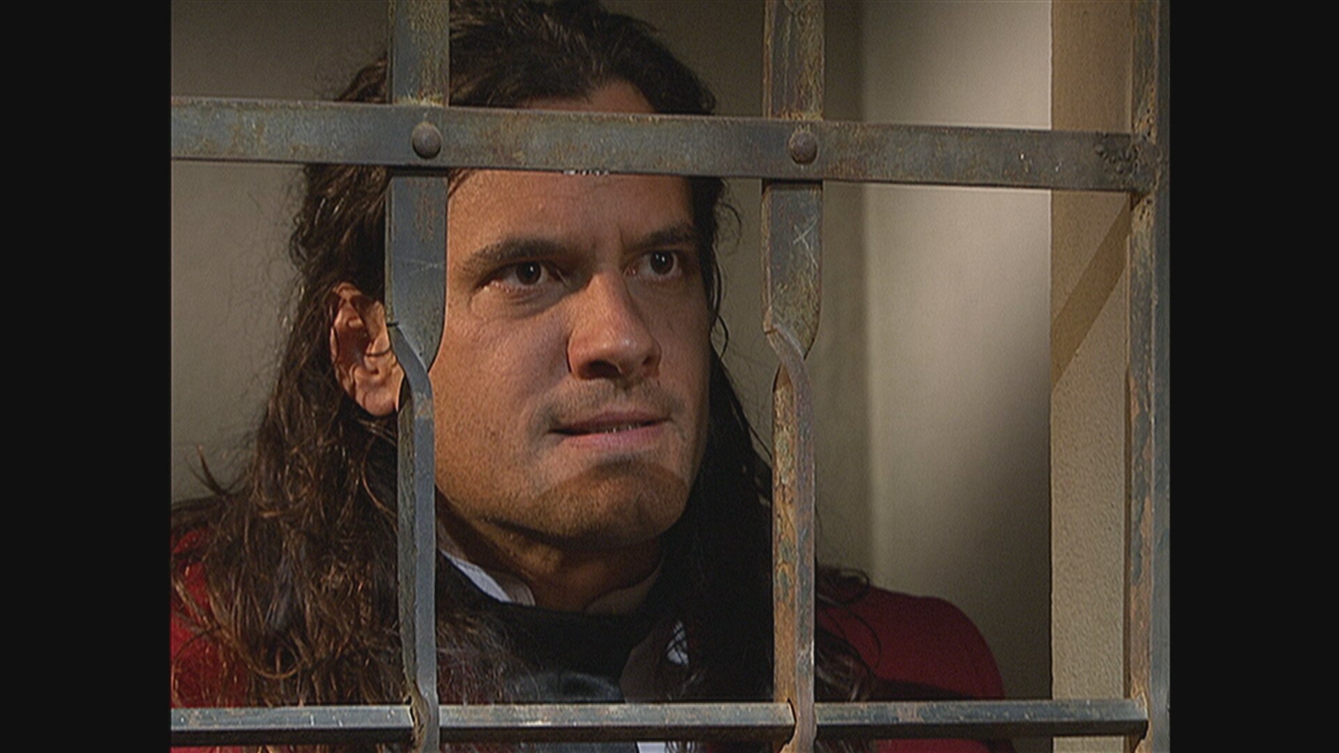 Watch La Traición Episode: Hugo o Alcides - NBC.com