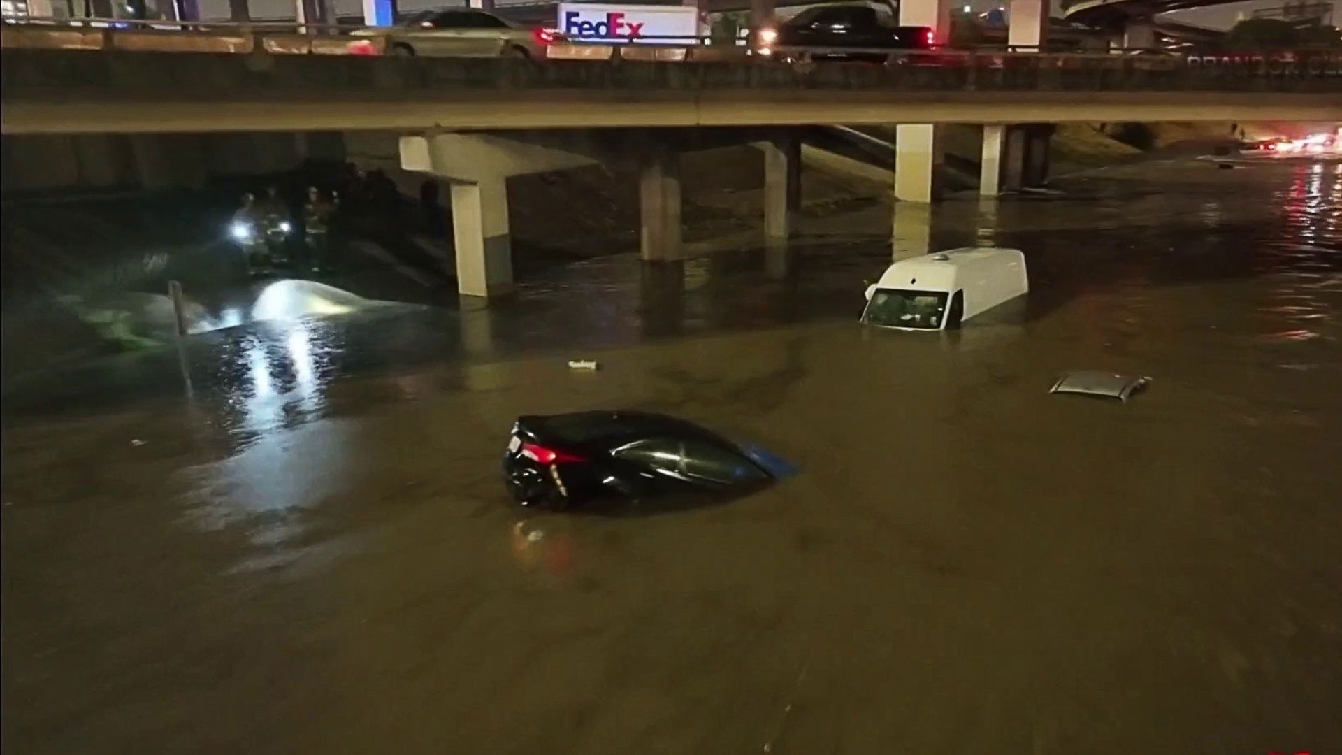 Watch Noticias Telemundo Highlight: Las poderosas lluvias en Dallas ...