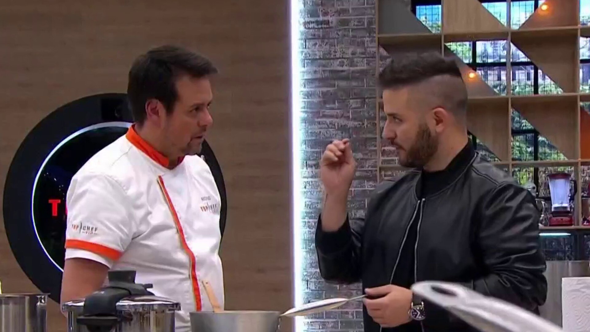 Watch Top Chef VIP Highlight: Rodrigo recibe valiosos consejos en pleno ...