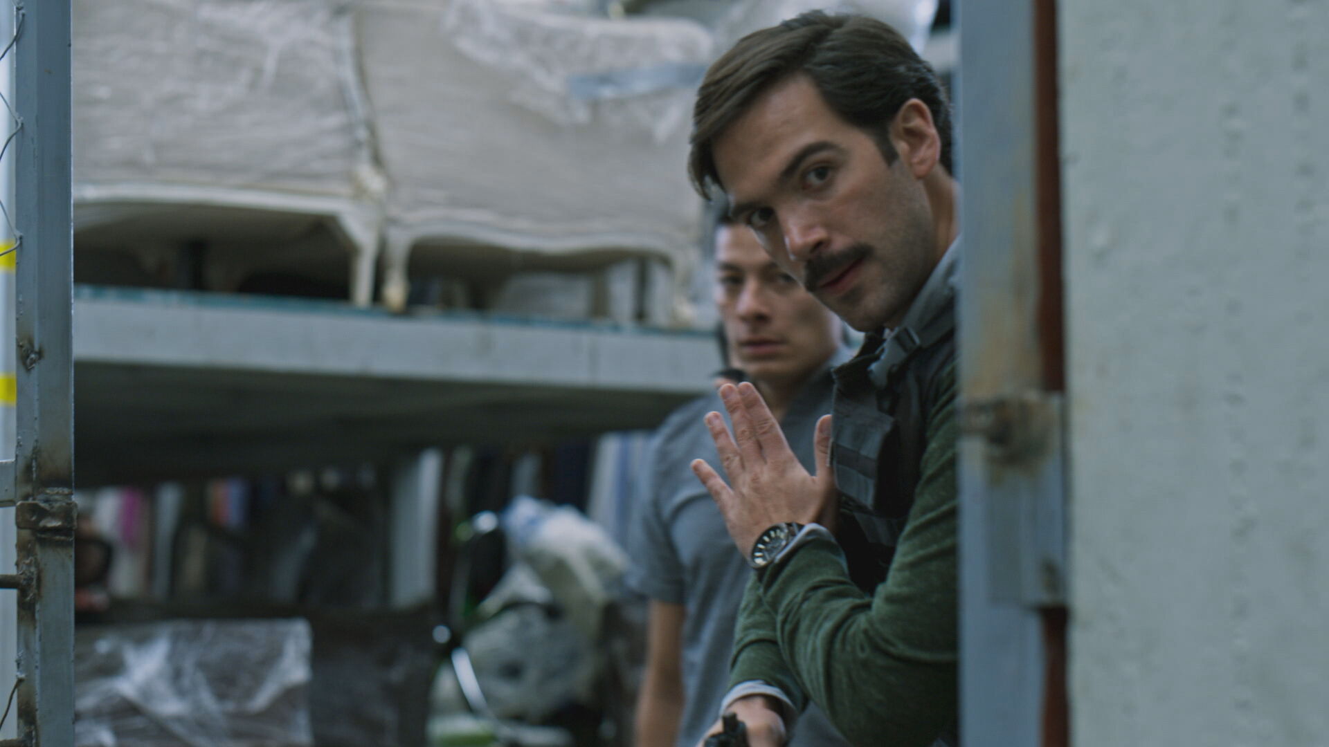 Watch Enemigo Íntimo Episode: Todos contra los Zopilotes - NBC.com