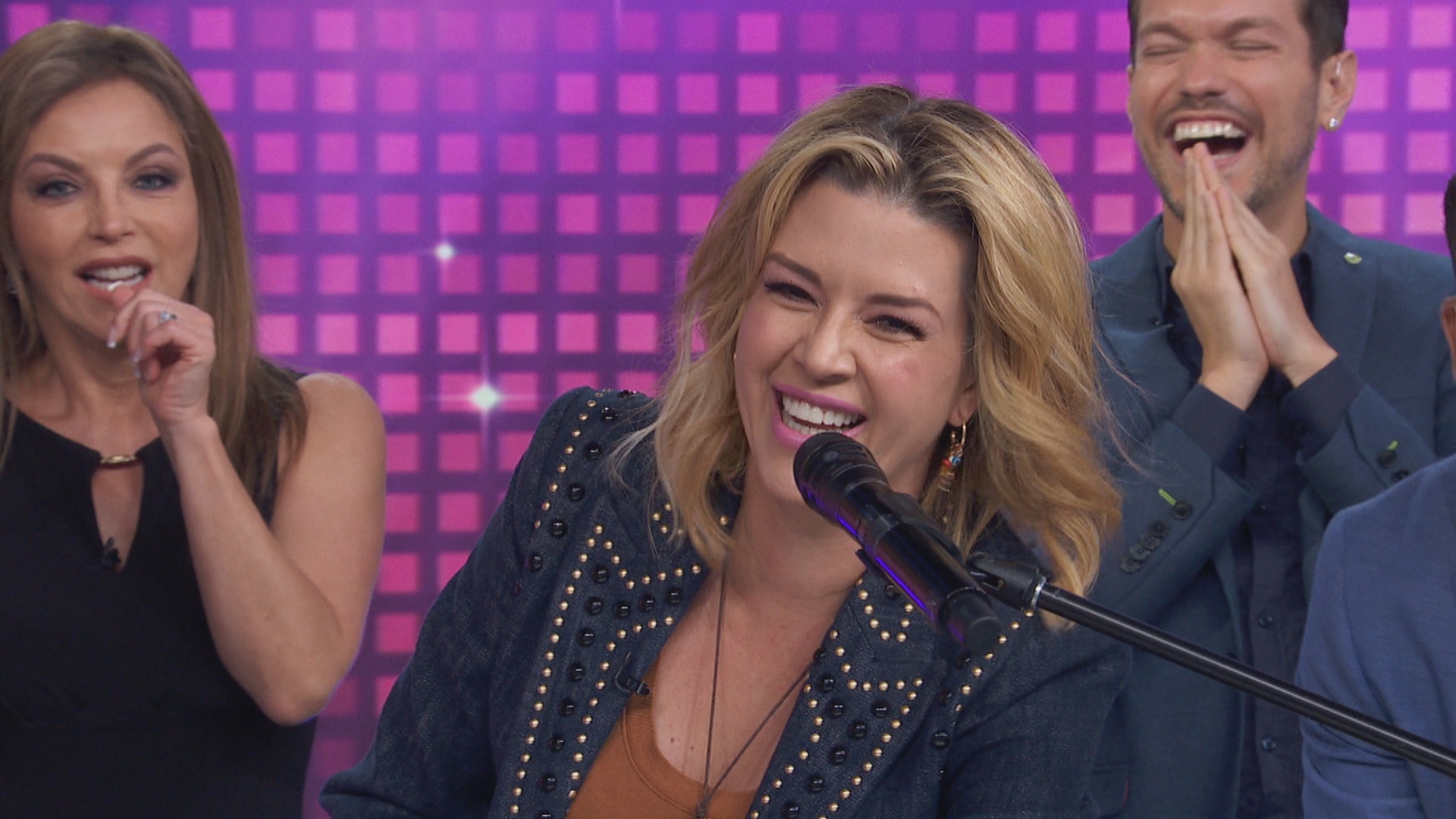 Watch En Casa con Telemundo Episode: Alicia Machado como villana - NBC.com